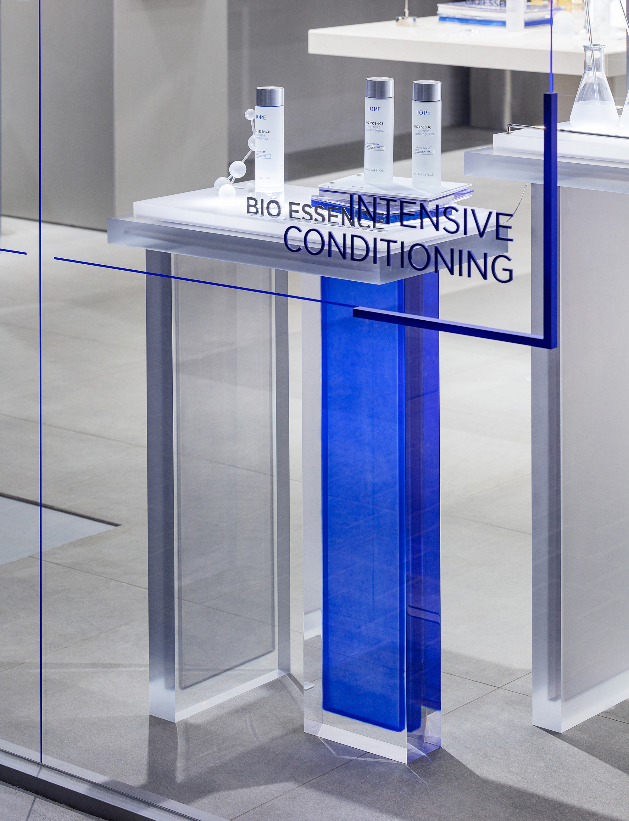 Gallery of IOPE LAB Flagship / Betwin Space Design - 25