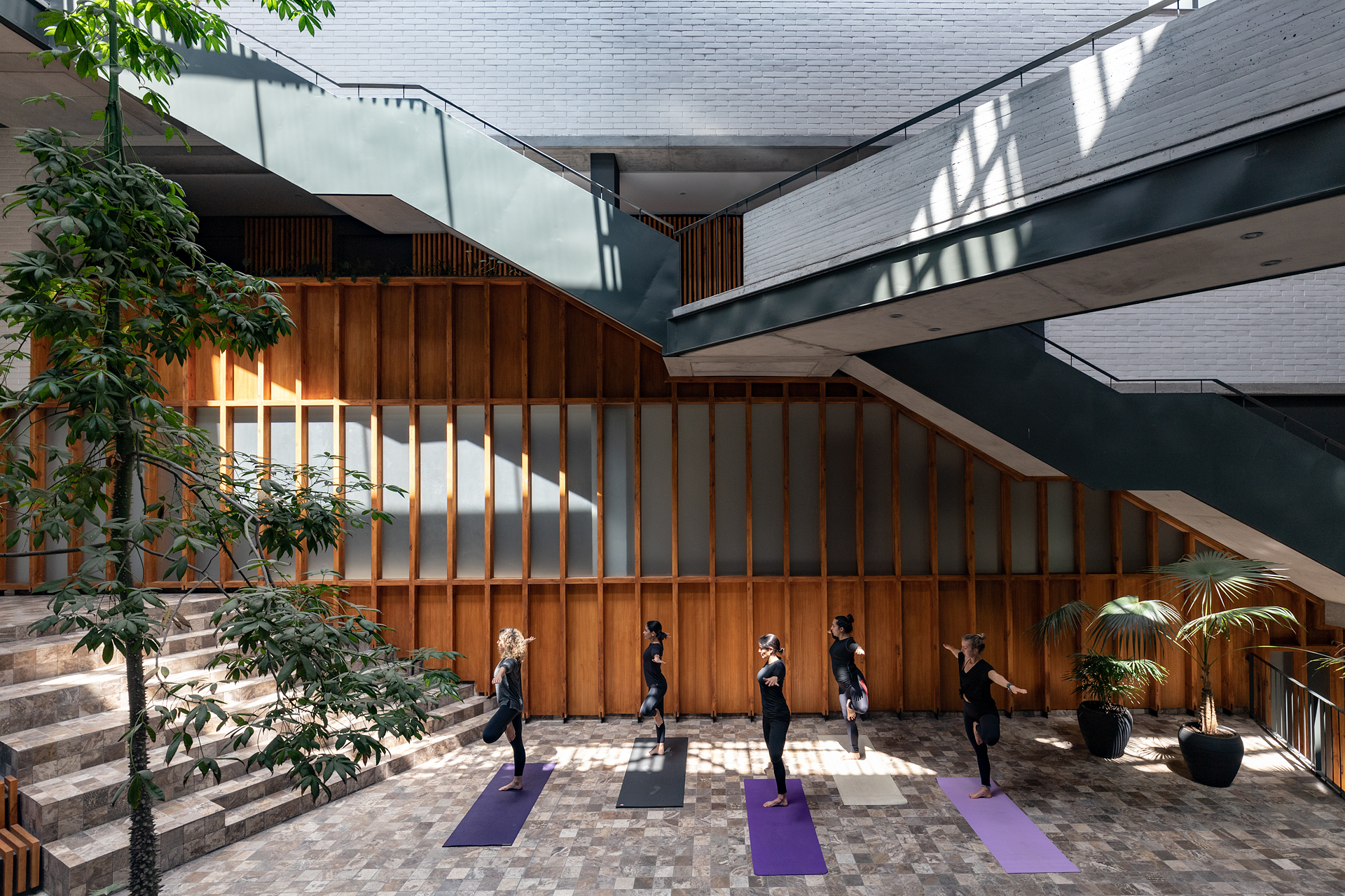 Edifícios de uso misto: 11 exemplos de diversidade de programas num ...