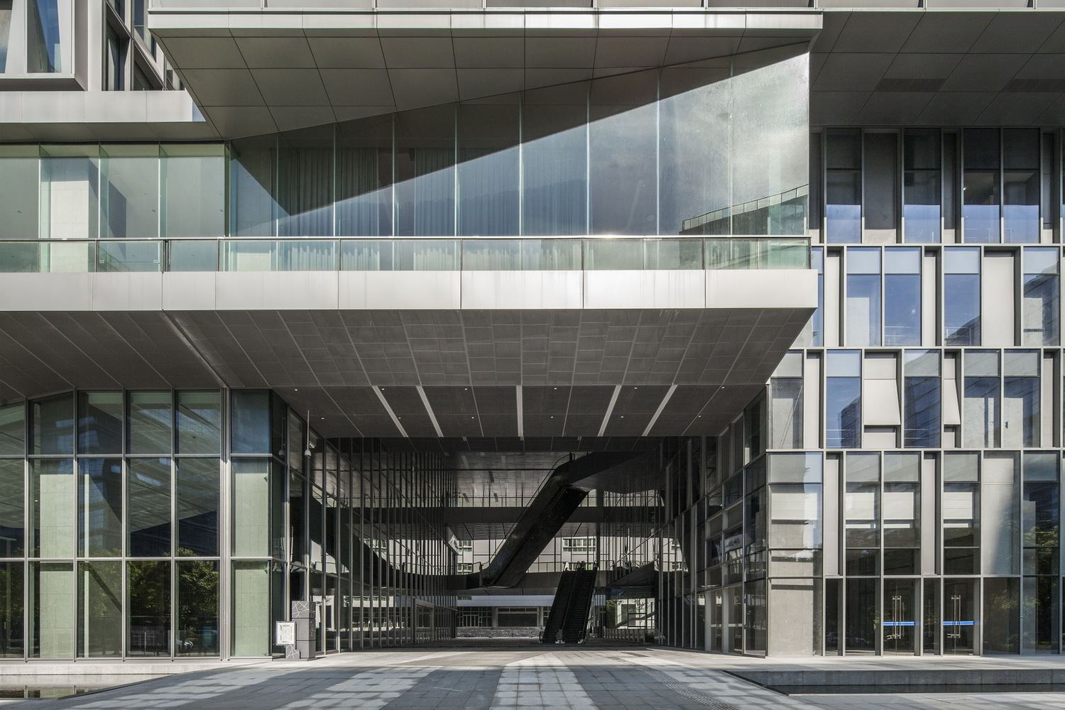 Gallery of Longgang Chuangtou Headquarters Tower / URBANUS - 2