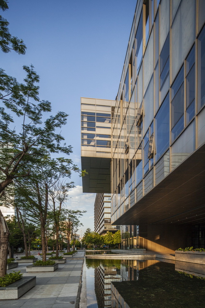Gallery of Longgang Chuangtou Headquarters Tower / URBANUS - 19