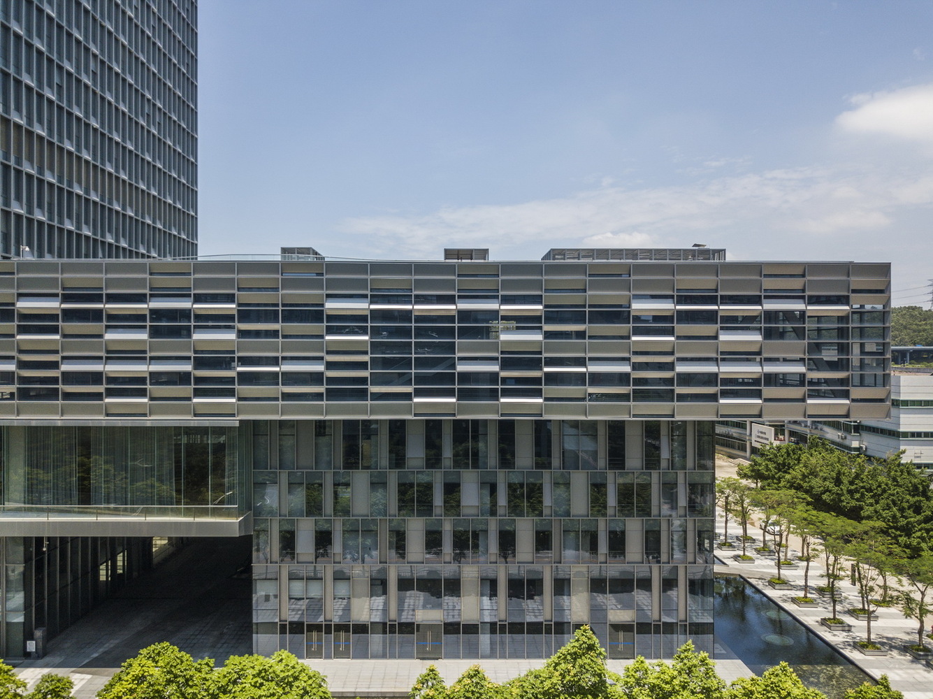 Gallery of Longgang Chuangtou Headquarters Tower / URBANUS - 17