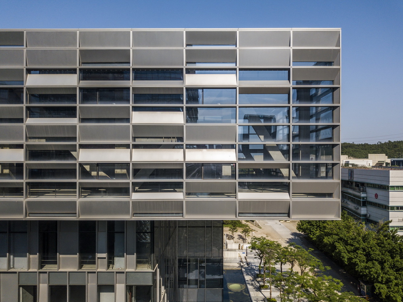 Gallery of Longgang Chuangtou Headquarters Tower / URBANUS - 17