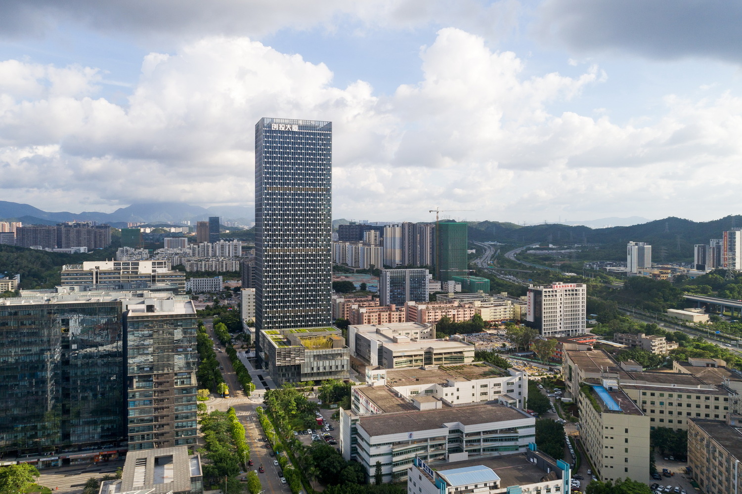 Gallery of Longgang Chuangtou Headquarters Tower / URBANUS - 5