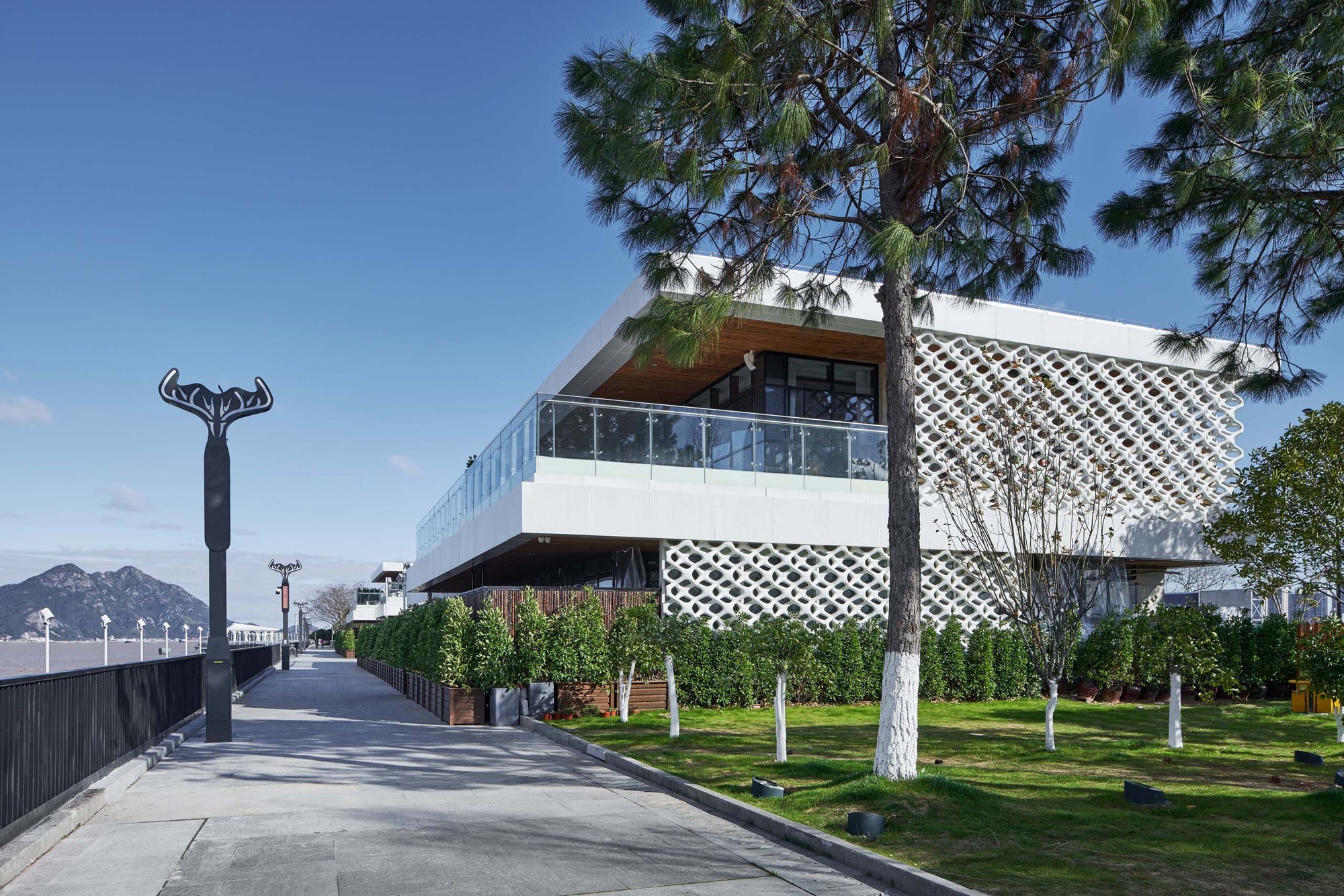 Gallery of Wenzhou Ou-river Crystal Boxes Restaurant / AntiStatics ...