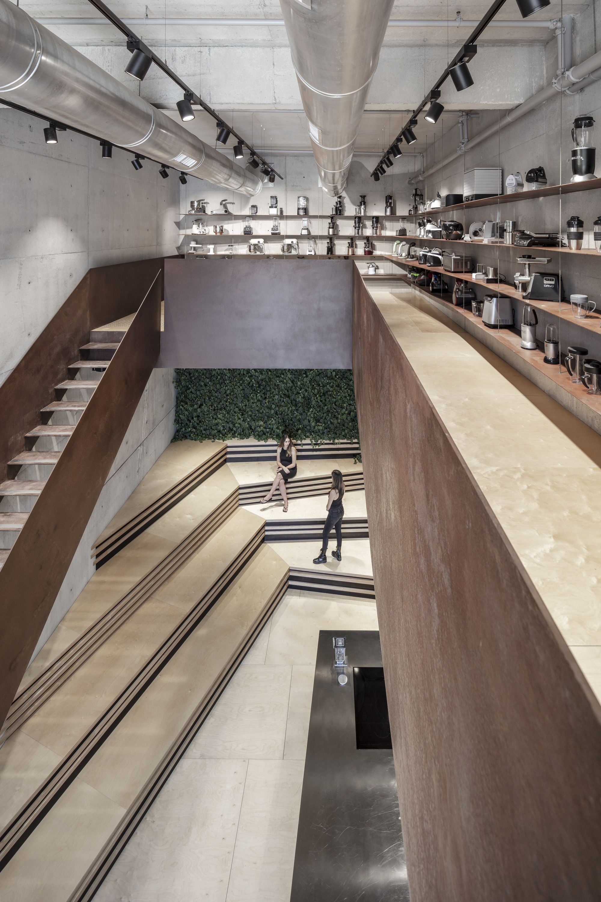 Gallery of OIG Showroom & Demo Hall / Tal Goldsmith Fish Design Studio - 3