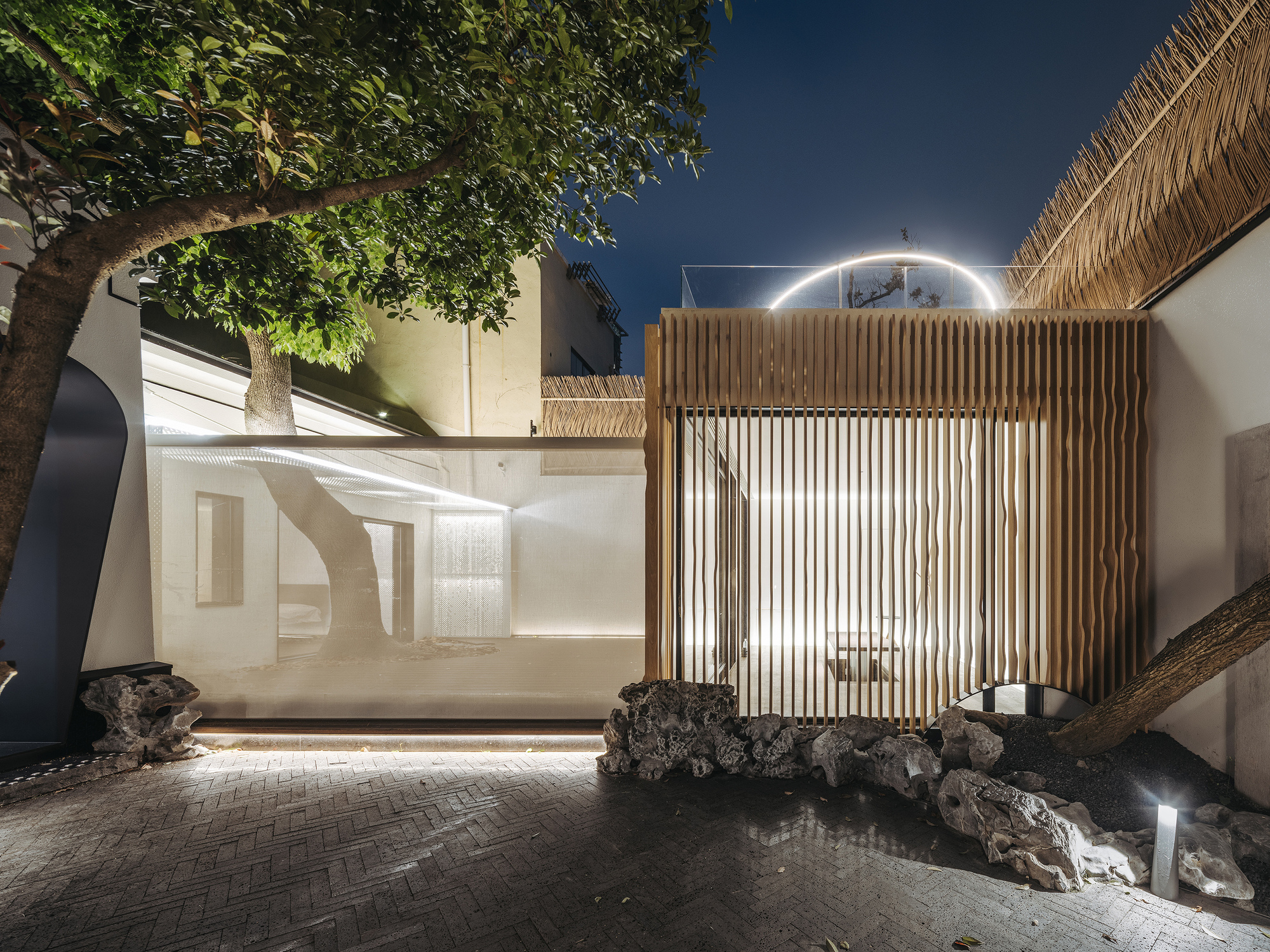 Gallery of Hiding House / Wutopia Lab - 38