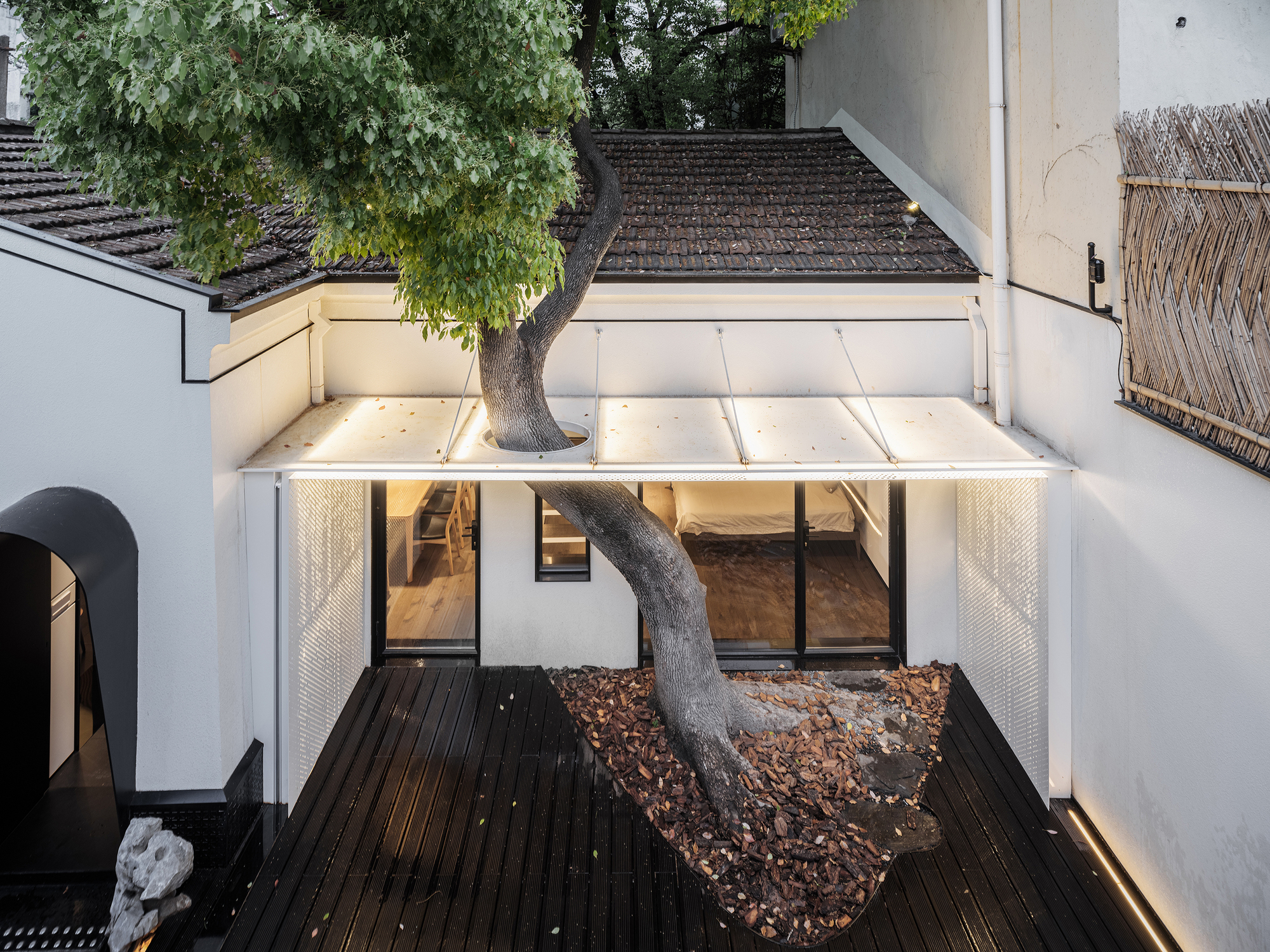 Gallery of Hiding House / Wutopia Lab - 3