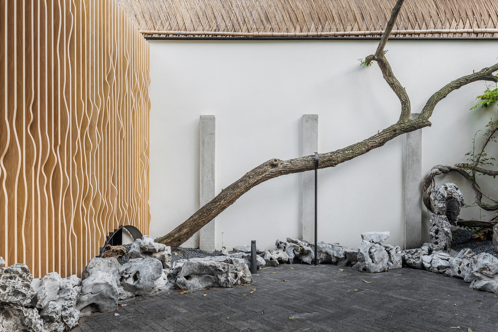 Gallery of Hiding House / Wutopia Lab - 14