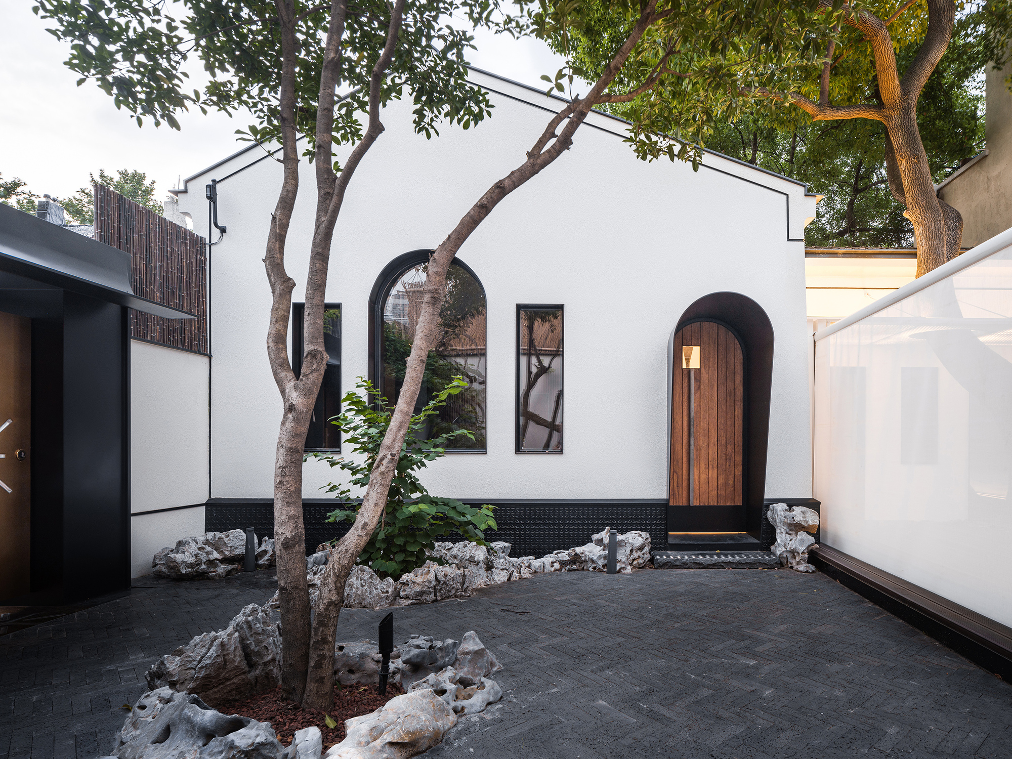 Gallery of Hiding House / Wutopia Lab - 10
