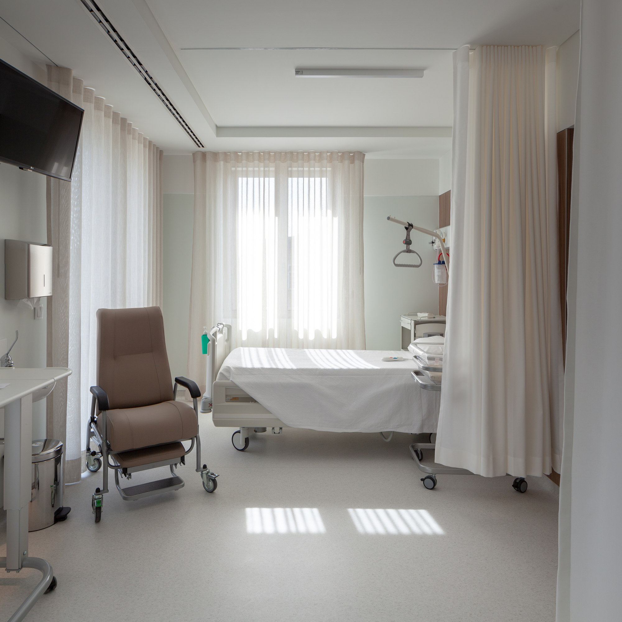 Gallery of Luz Saúde Vila Real Hospital / OPENBOOK Architecture - 4