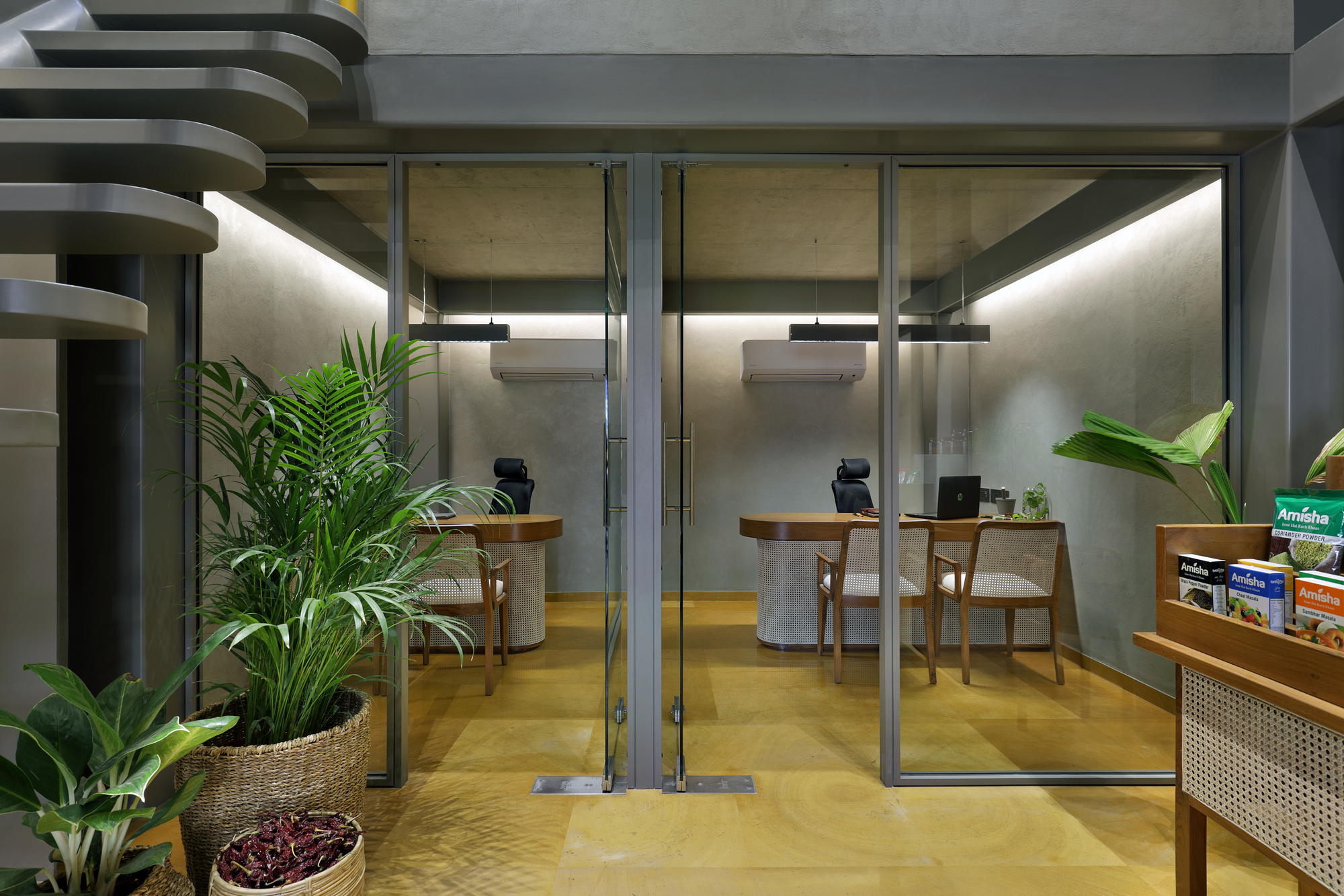 Gallery of THE YELLOW BOX / TRAANSPACE - 20