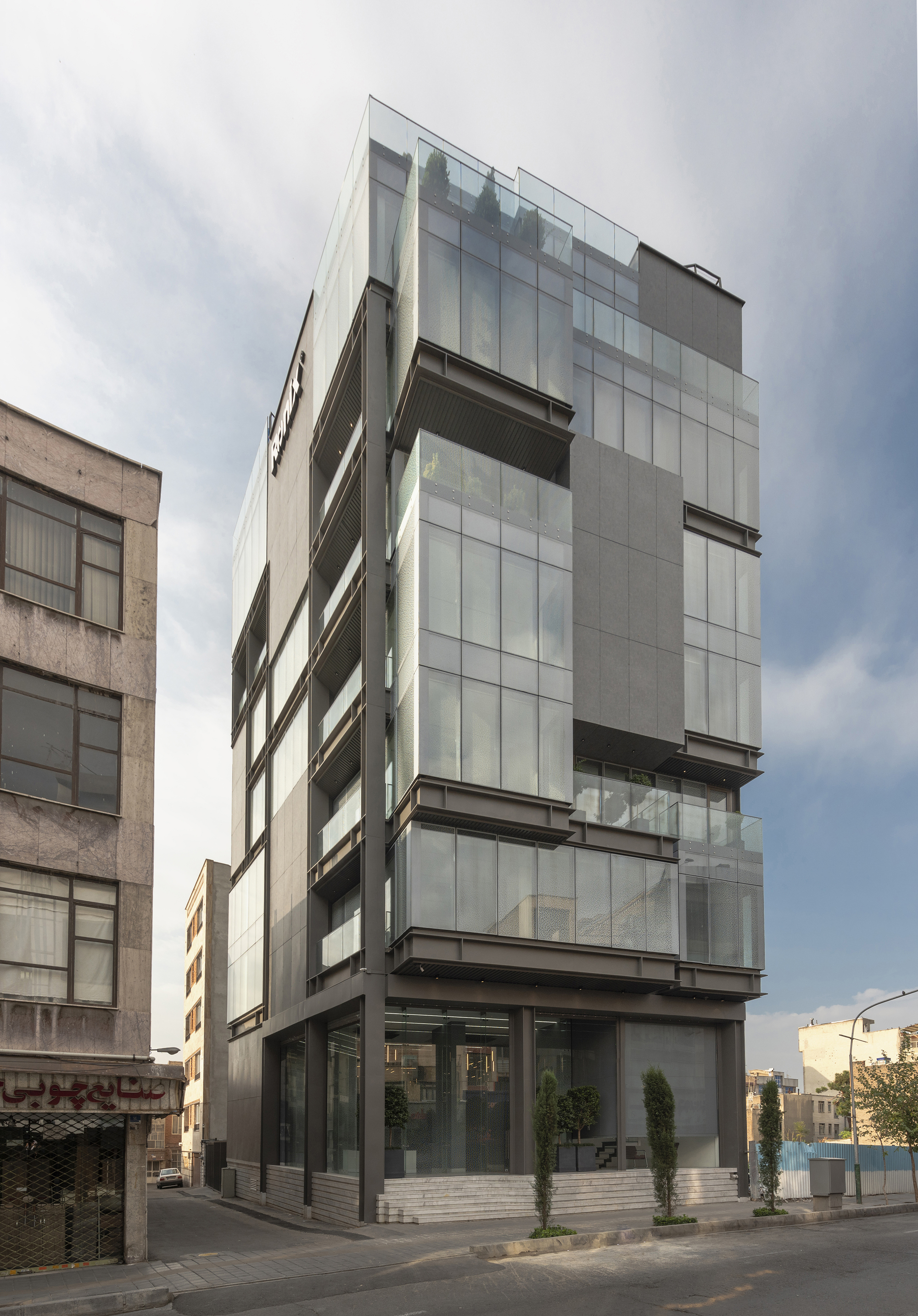 Gallery of Ronix Office Building / Pargar Architecture and Design ...