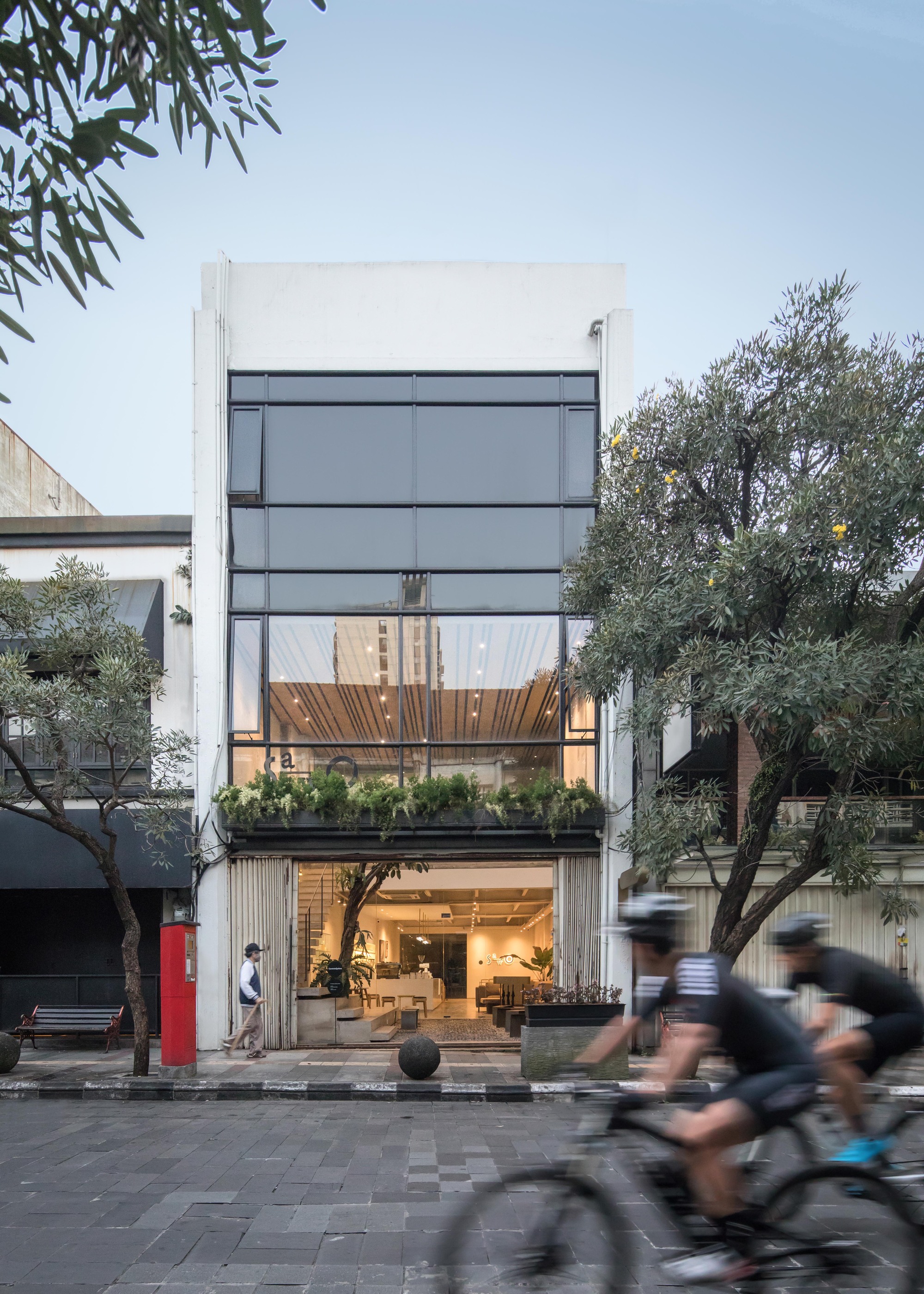 Gallery of Sawo Coffee & Roastery / Oi Architect - 5