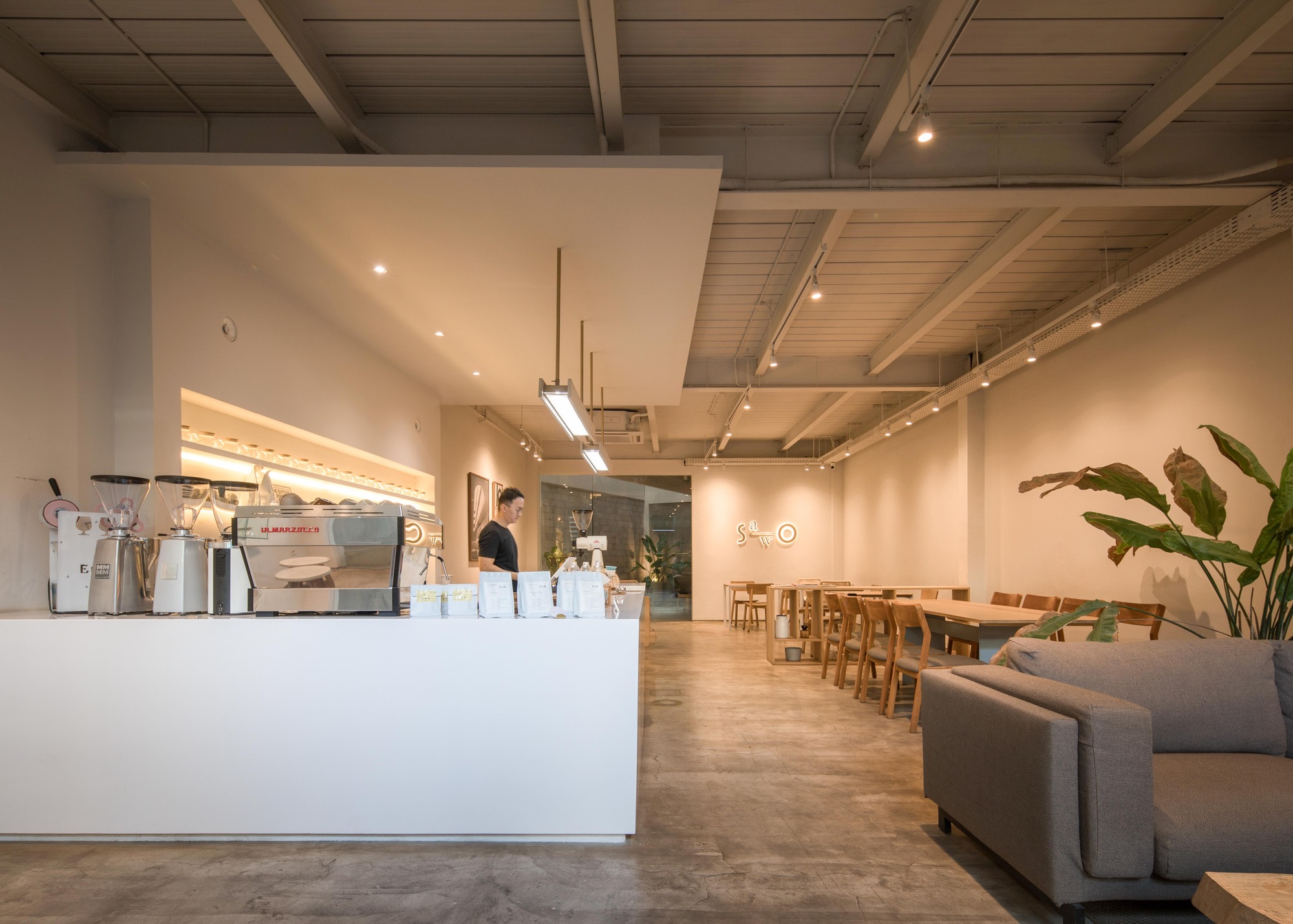 Gallery of Sawo Coffee & Roastery / Oi Architect - 3
