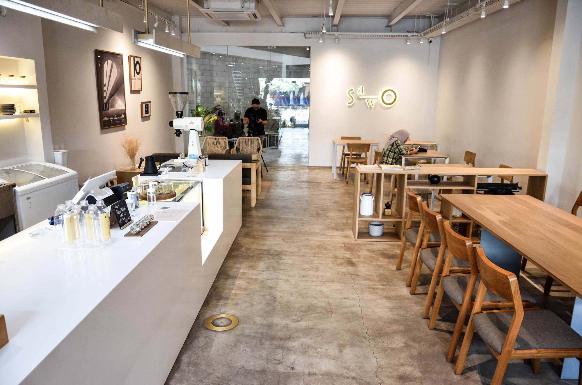 Gallery of Sawo Coffee & Roastery / Oi Architect - 4
