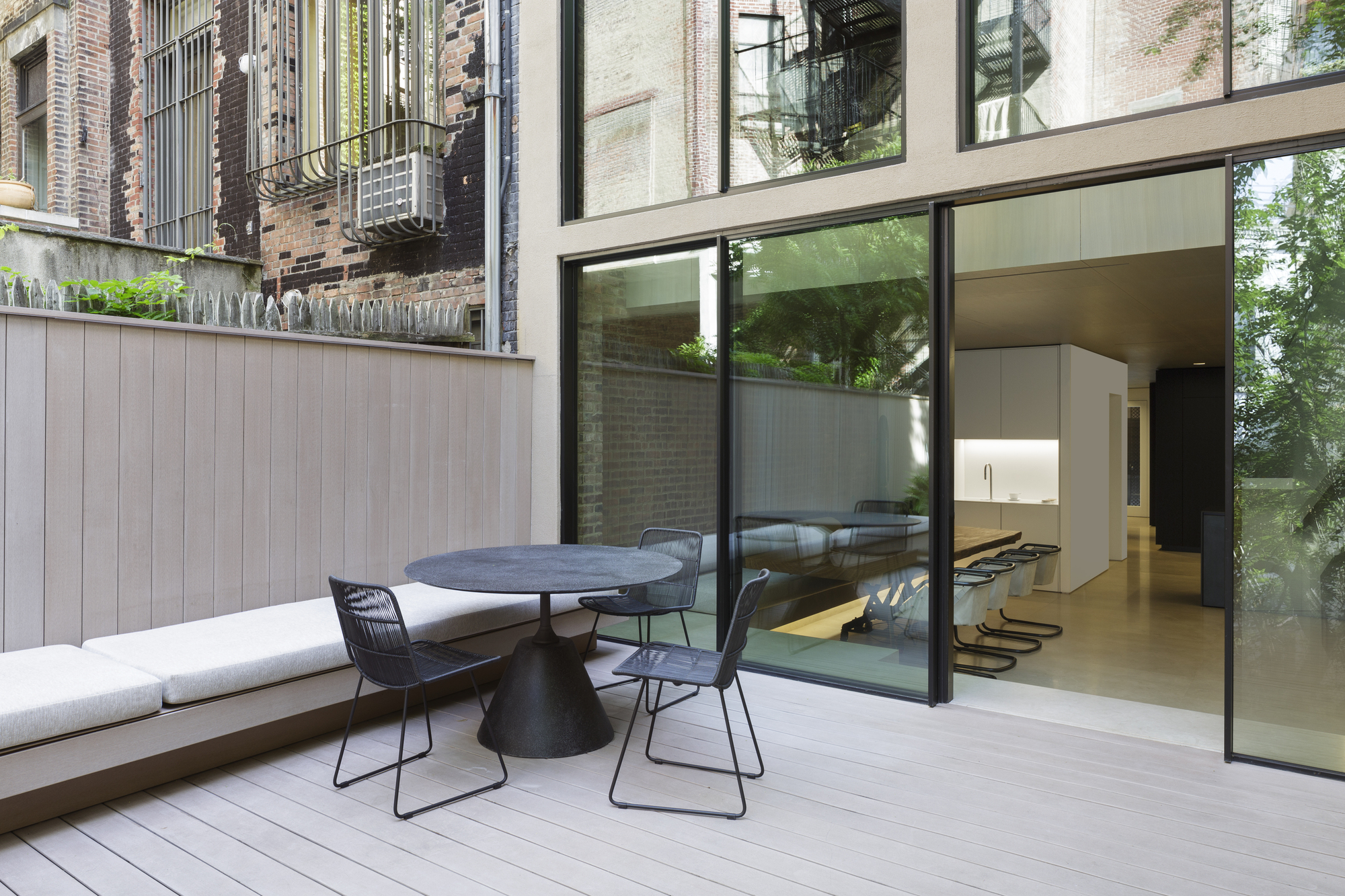 Gallery of Brownstone House / Studio Arthur Casas - 23