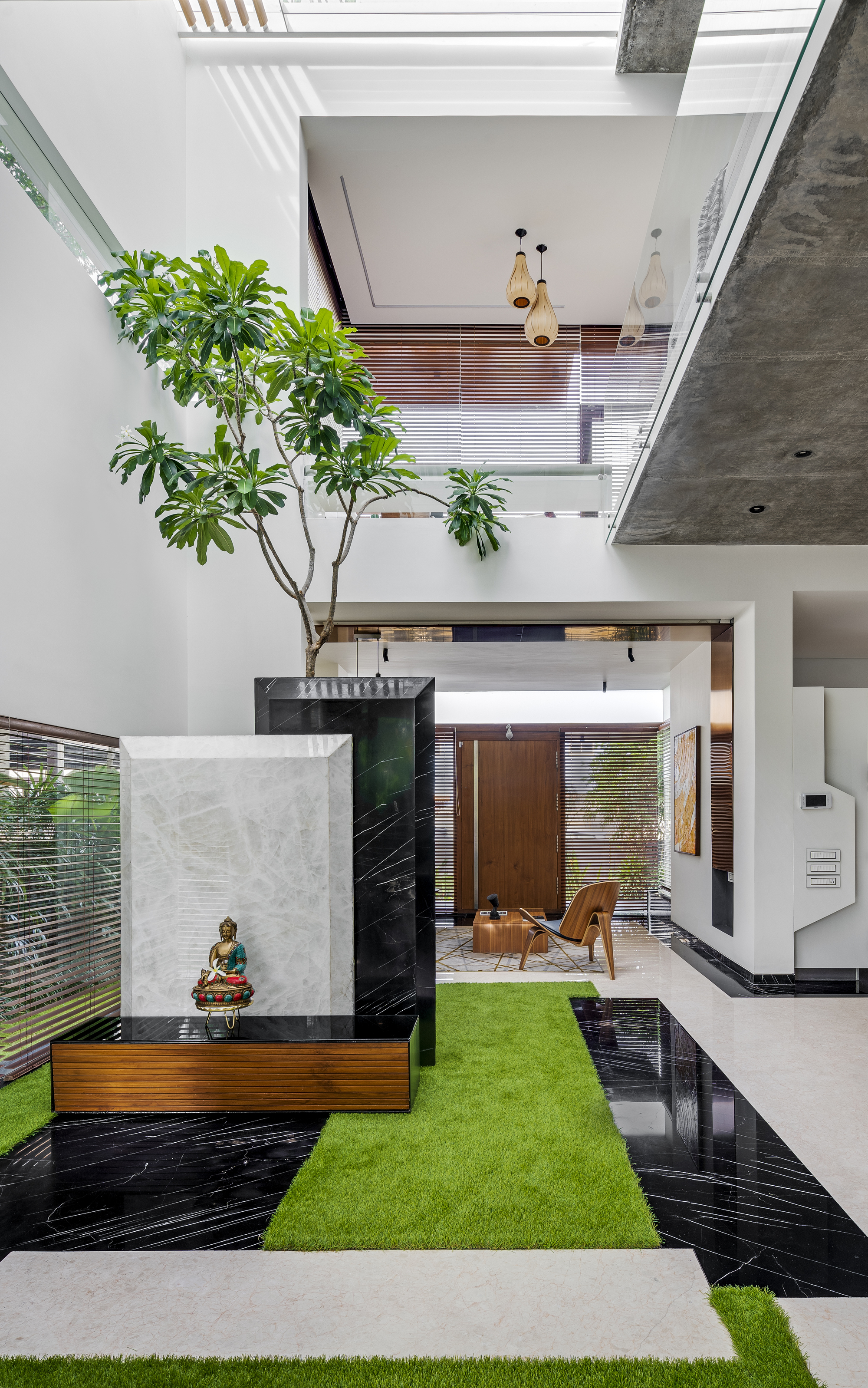 Gallery of Floating Walls House / Crest Architects - 27