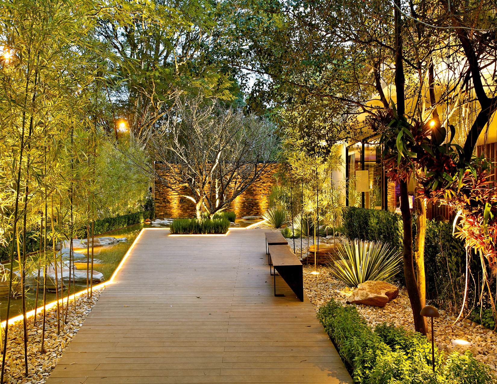 Gallery of Gardens and Squares: 10 Examples of Small-Scale Landscaping ...