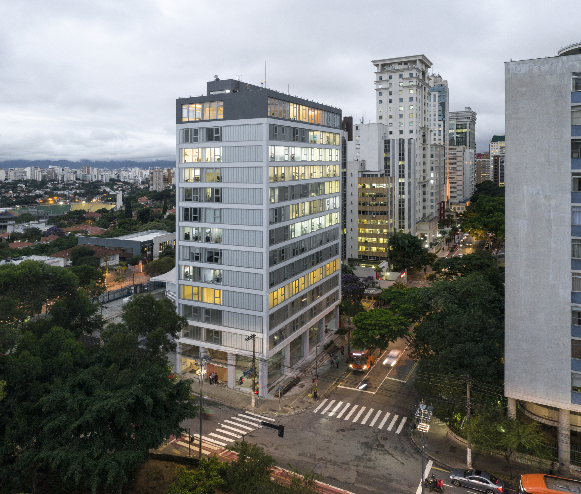 Galeria de Edifício Rosa / AR Arquitetos - 1