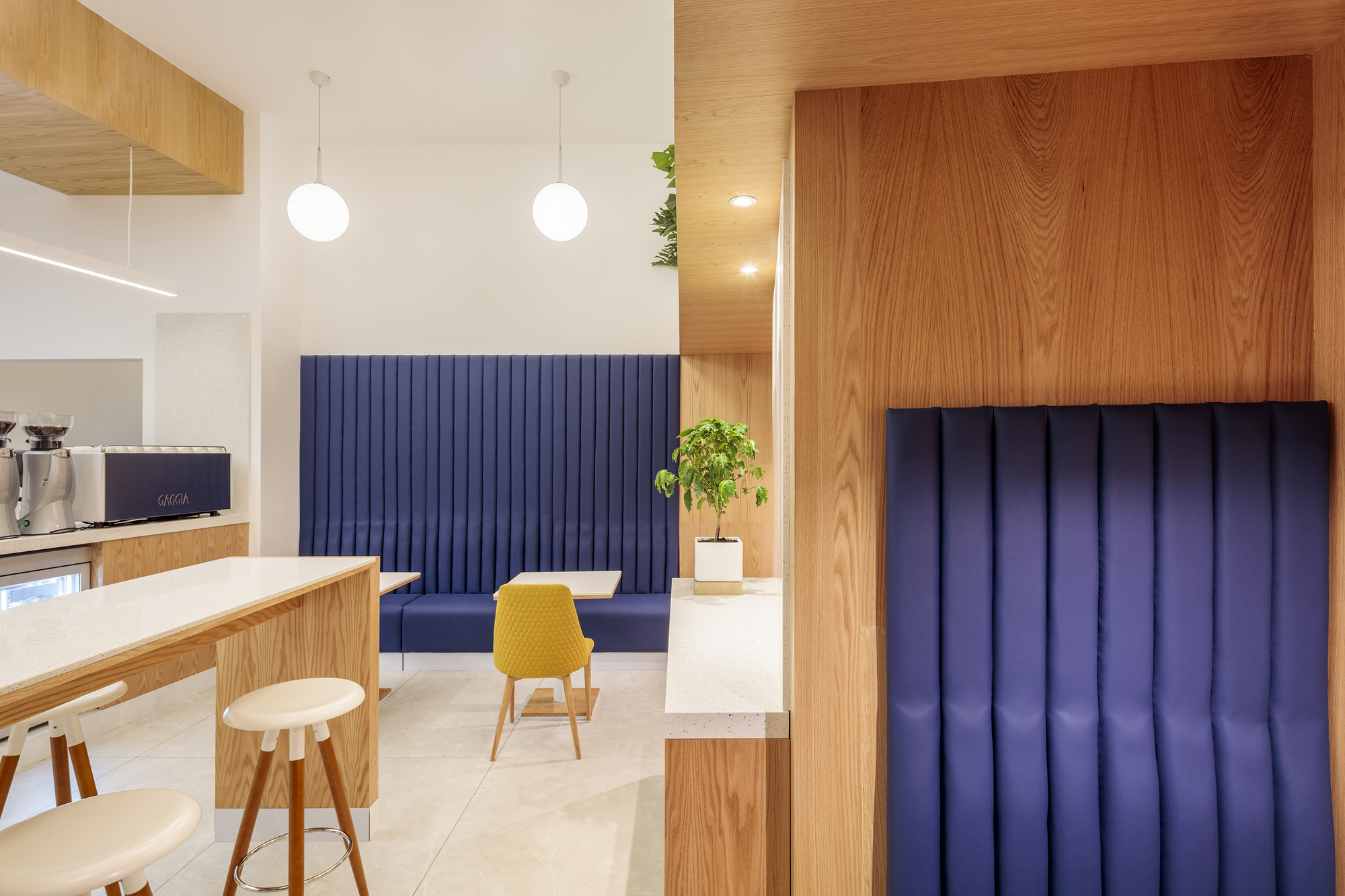 QTGC Coffee Shop / ARCHITEKTEN | ArchDaily