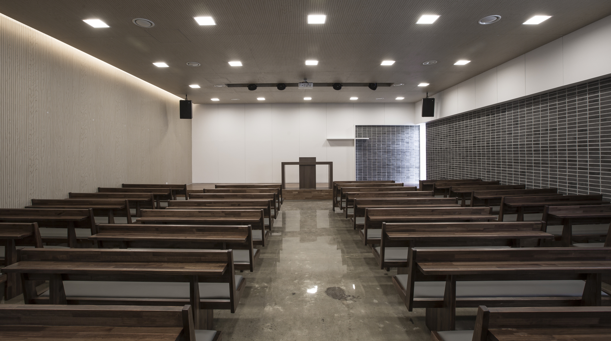 Gallery of Evergreen Church / Oh Jongsang - 13
