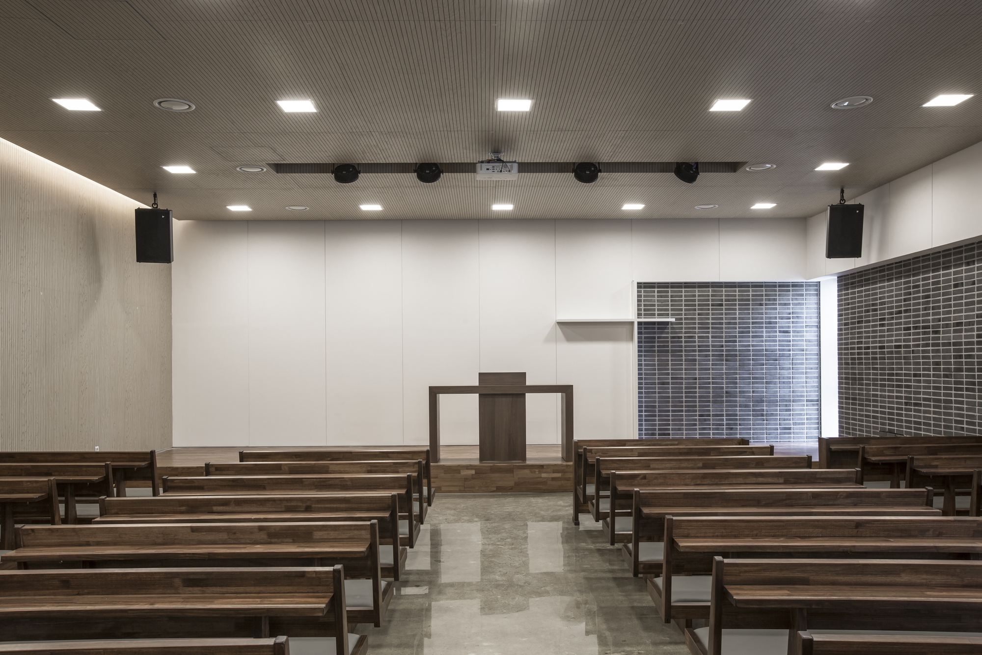 Gallery of Evergreen Church / Oh Jongsang - 7