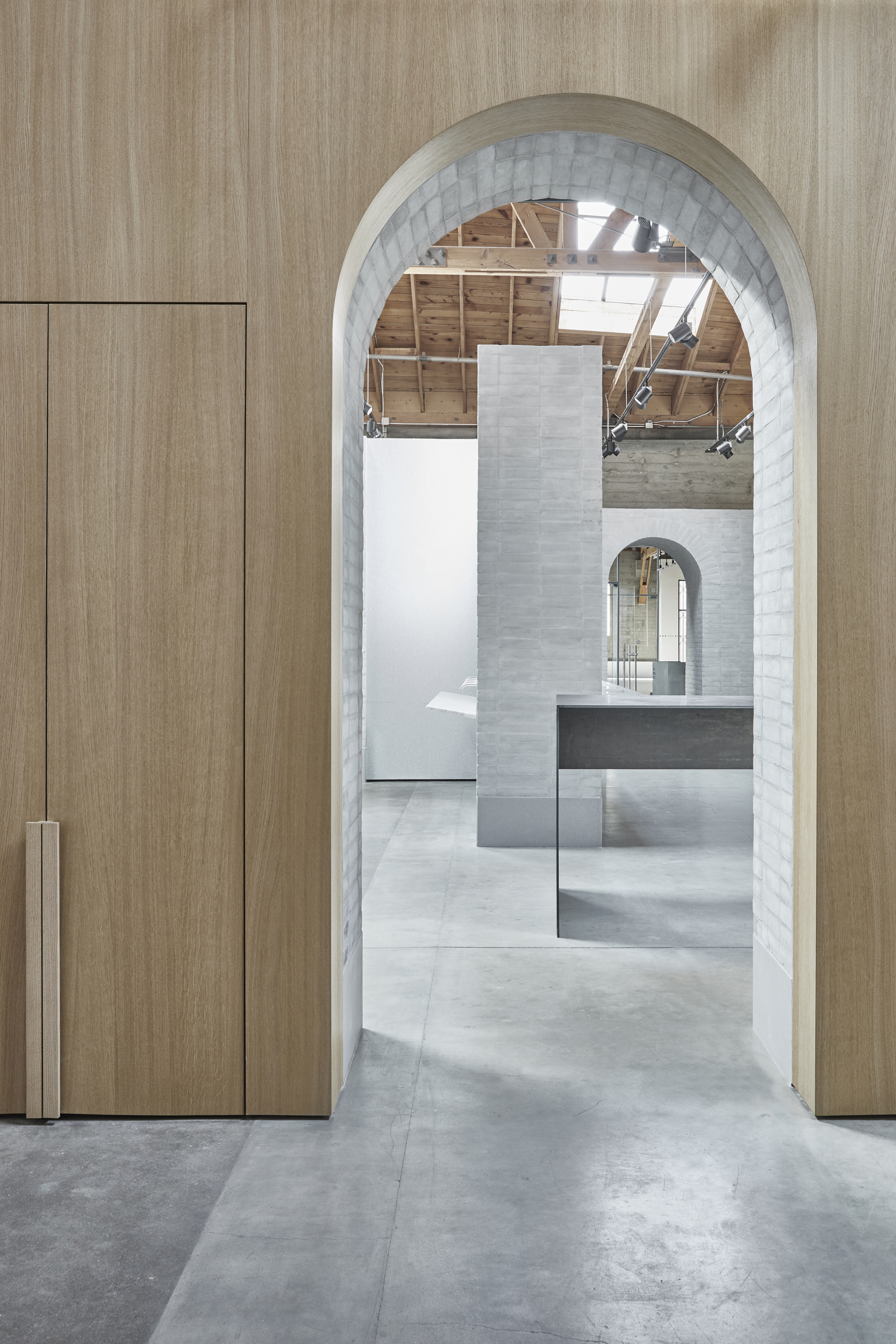 Gallery of Splash Lab LA Showroom / McLaren Excell - 3