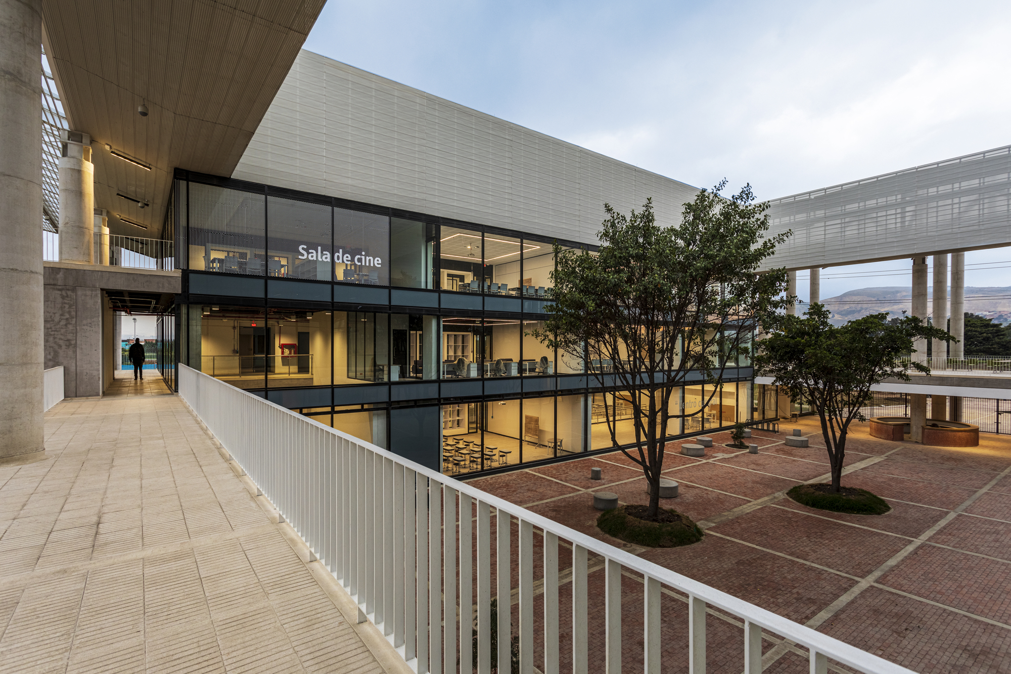 Gallery of Sports, Reacreation and Cultural Center of Parque ...