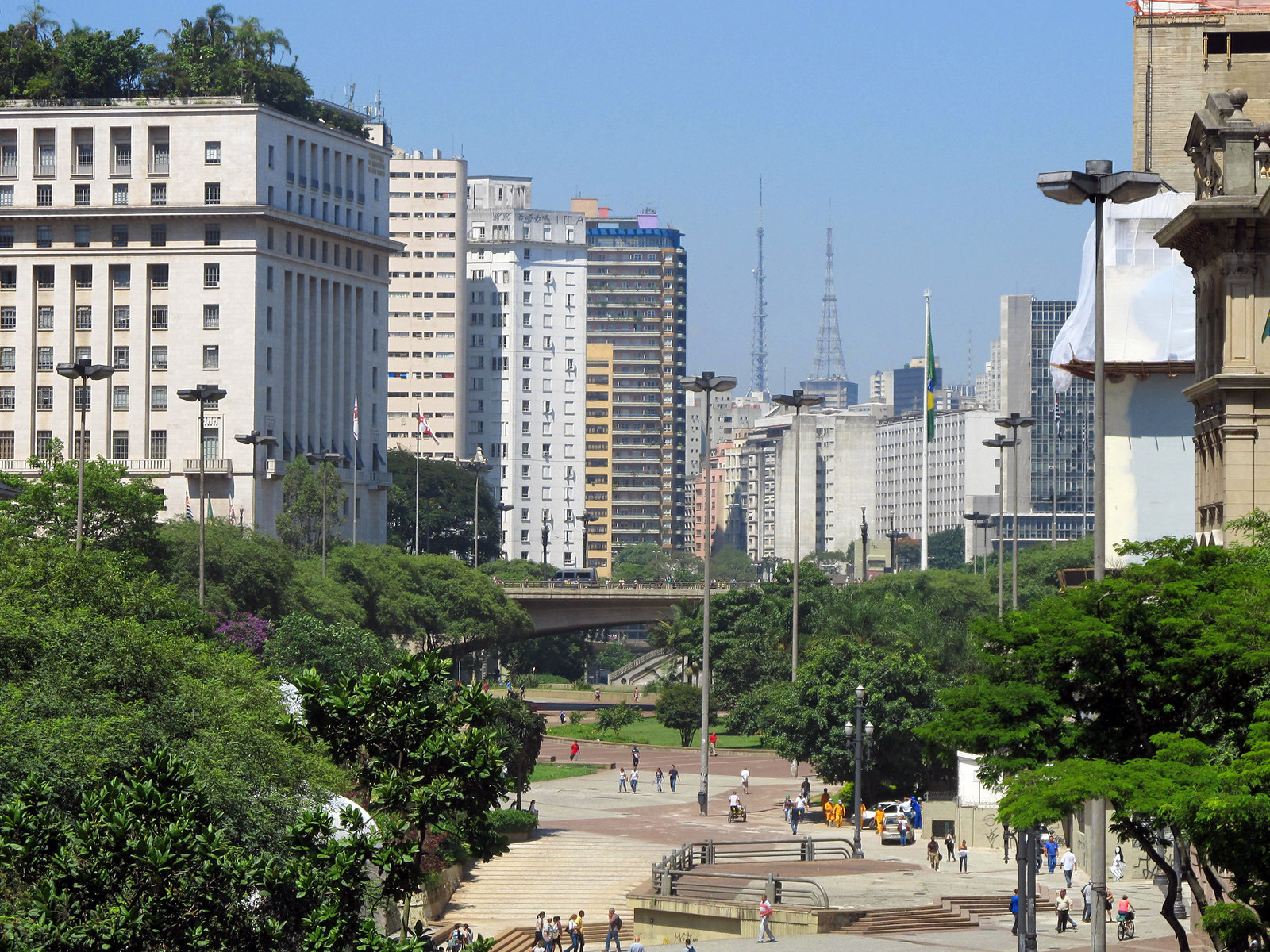 Caminhar pelo Anhangabaú: uma breve história do Vale a partir de quem ...
