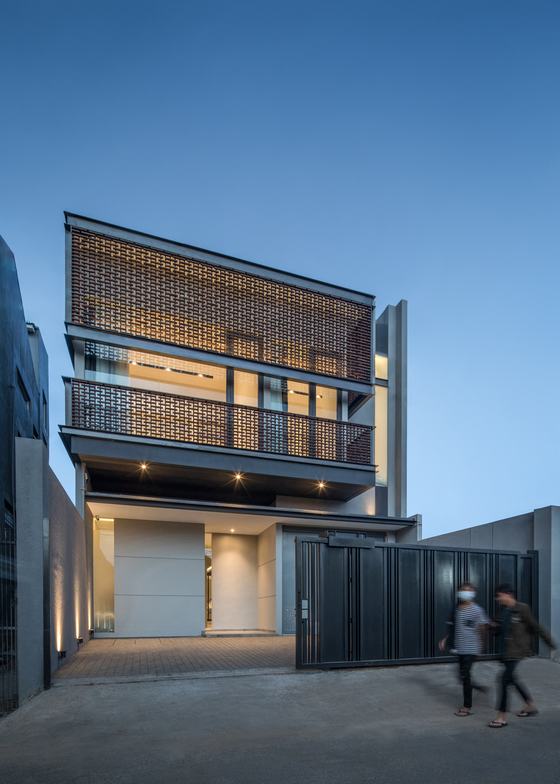 Gallery of LF HOUSE / Rakta Studio - 7