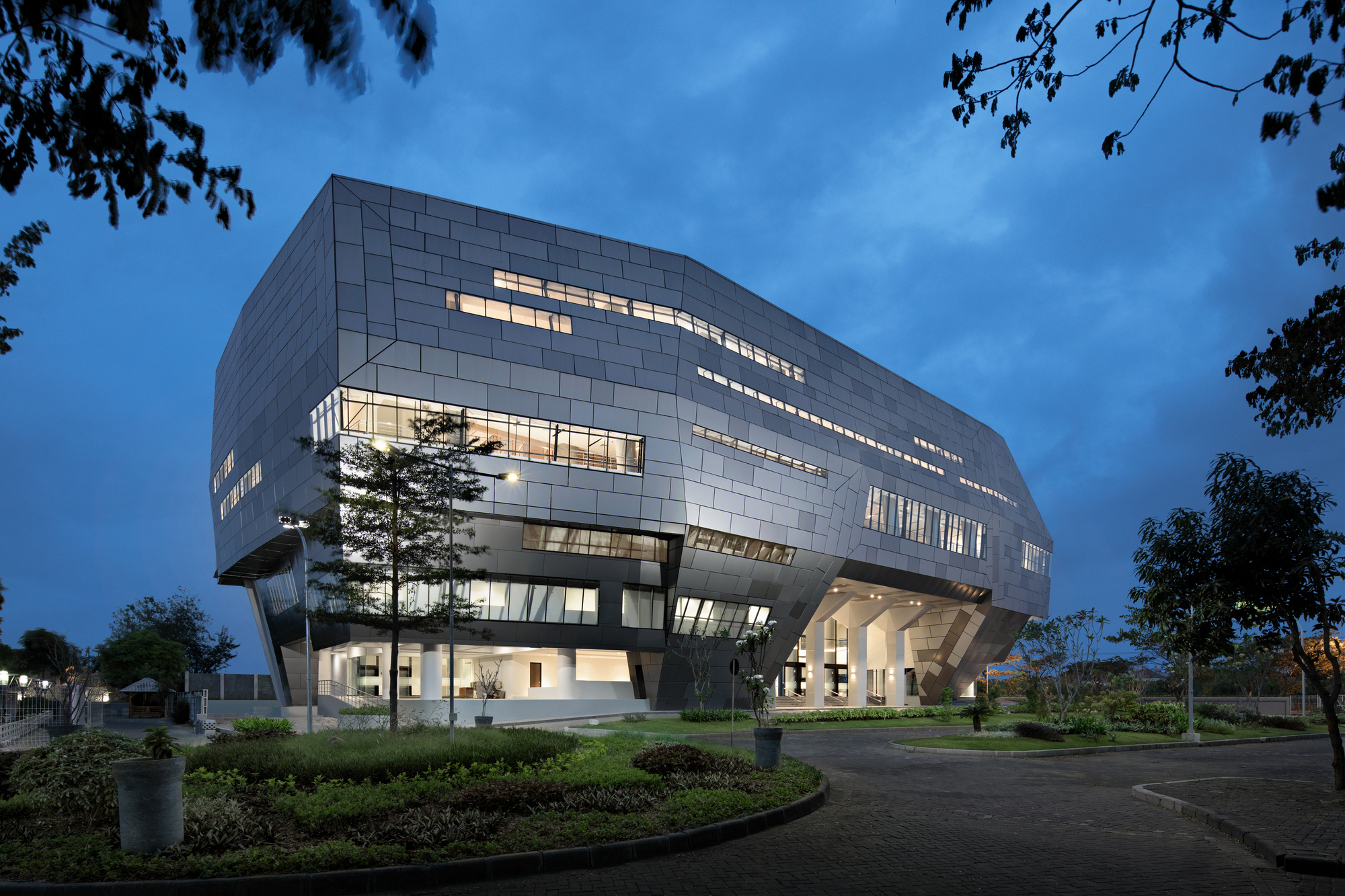 Gallery of WM Plenary Hall / Bgnr Architects - 16