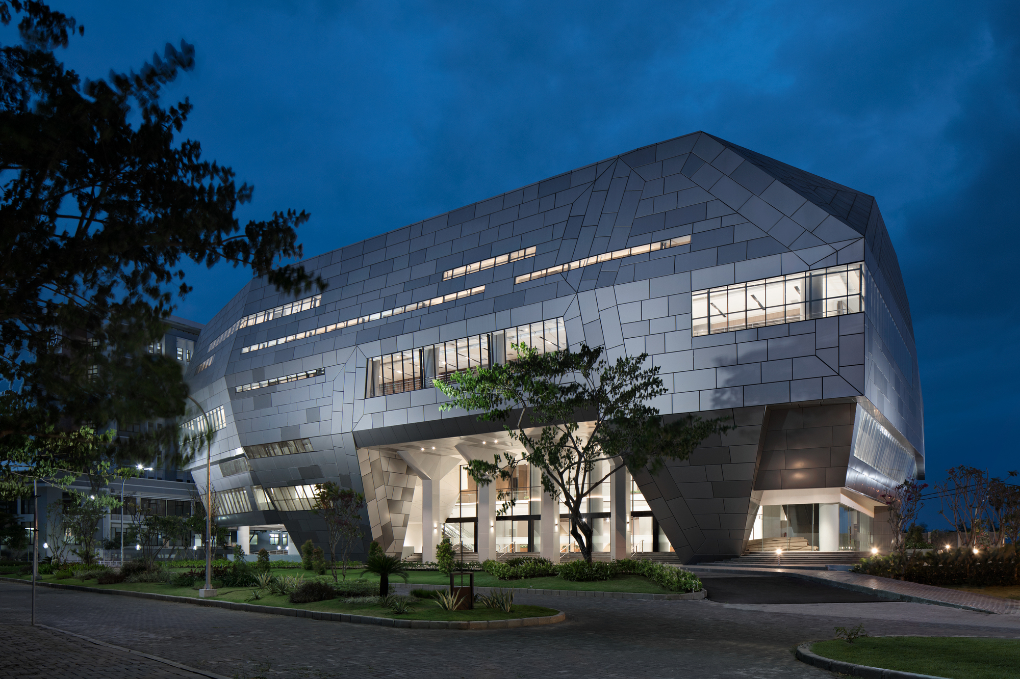 Gallery of WM Plenary Hall / Bgnr Architects - 13