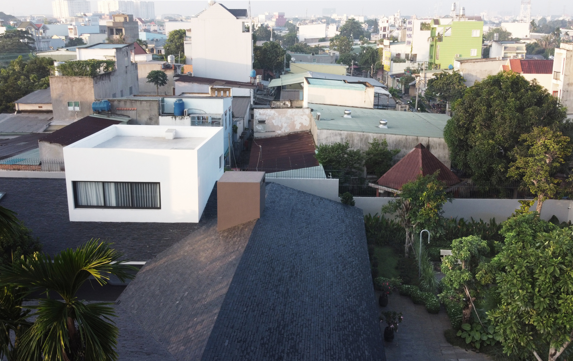 Gallery of Hoc Mon House / TAA DESIGN - 12