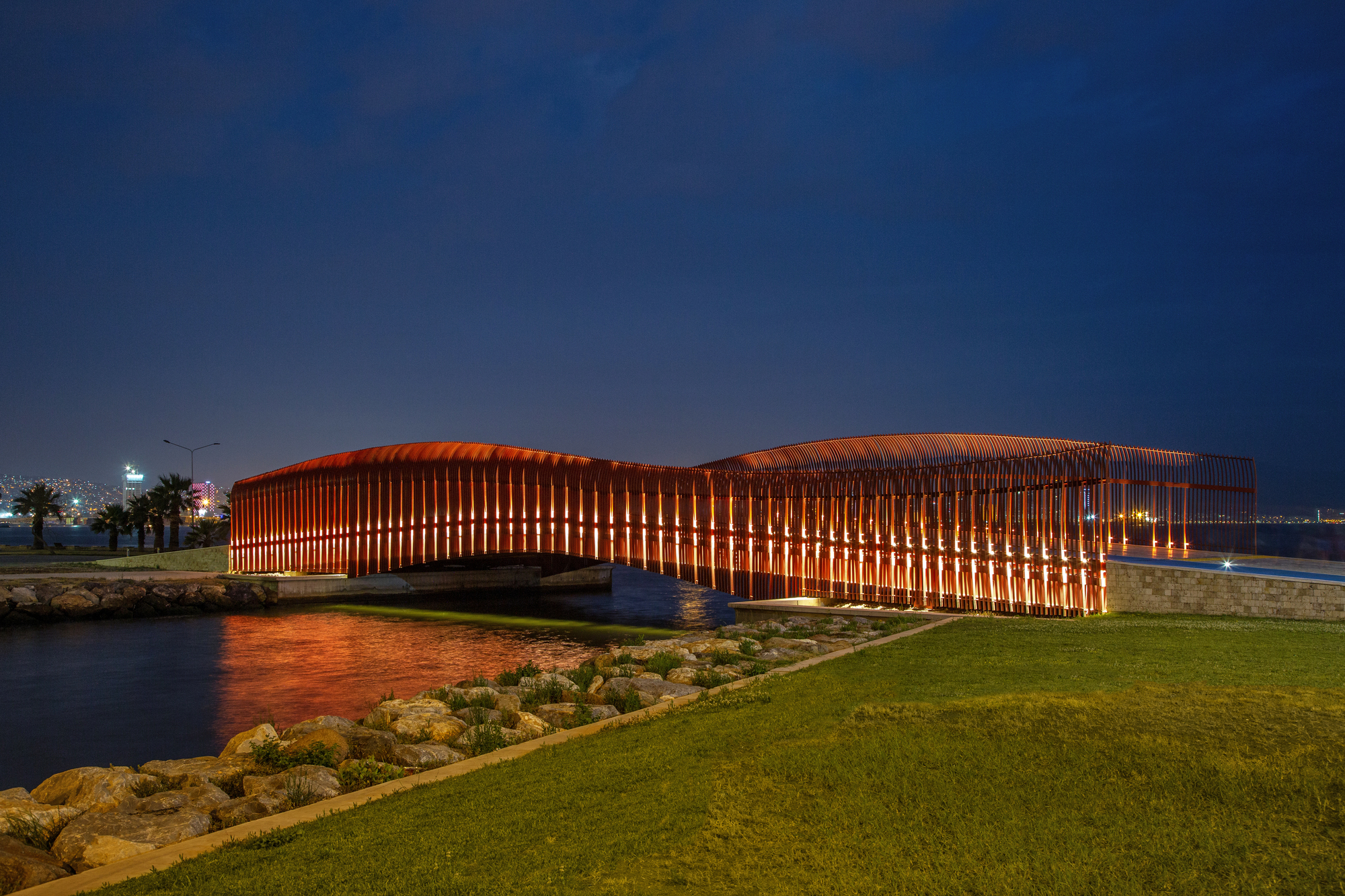 Galeria de Ponte Pedonal da Costa de Bayraklı / Notarchitects ...