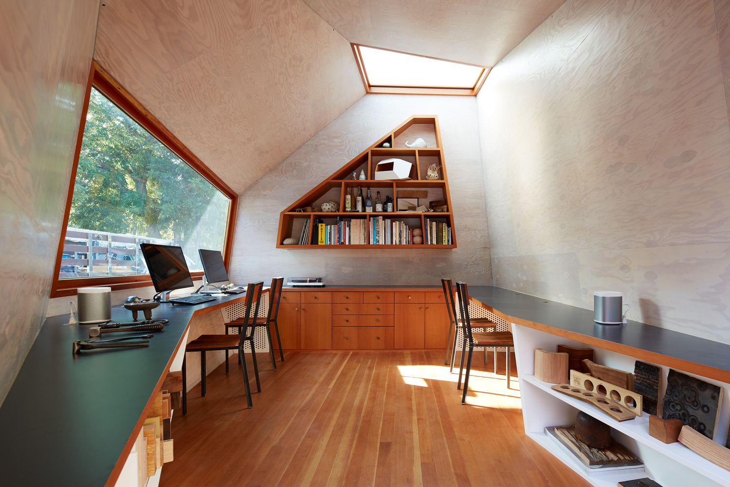 Gallery of Tiny Offices: Extensions Separating Home from Workspaces - 16