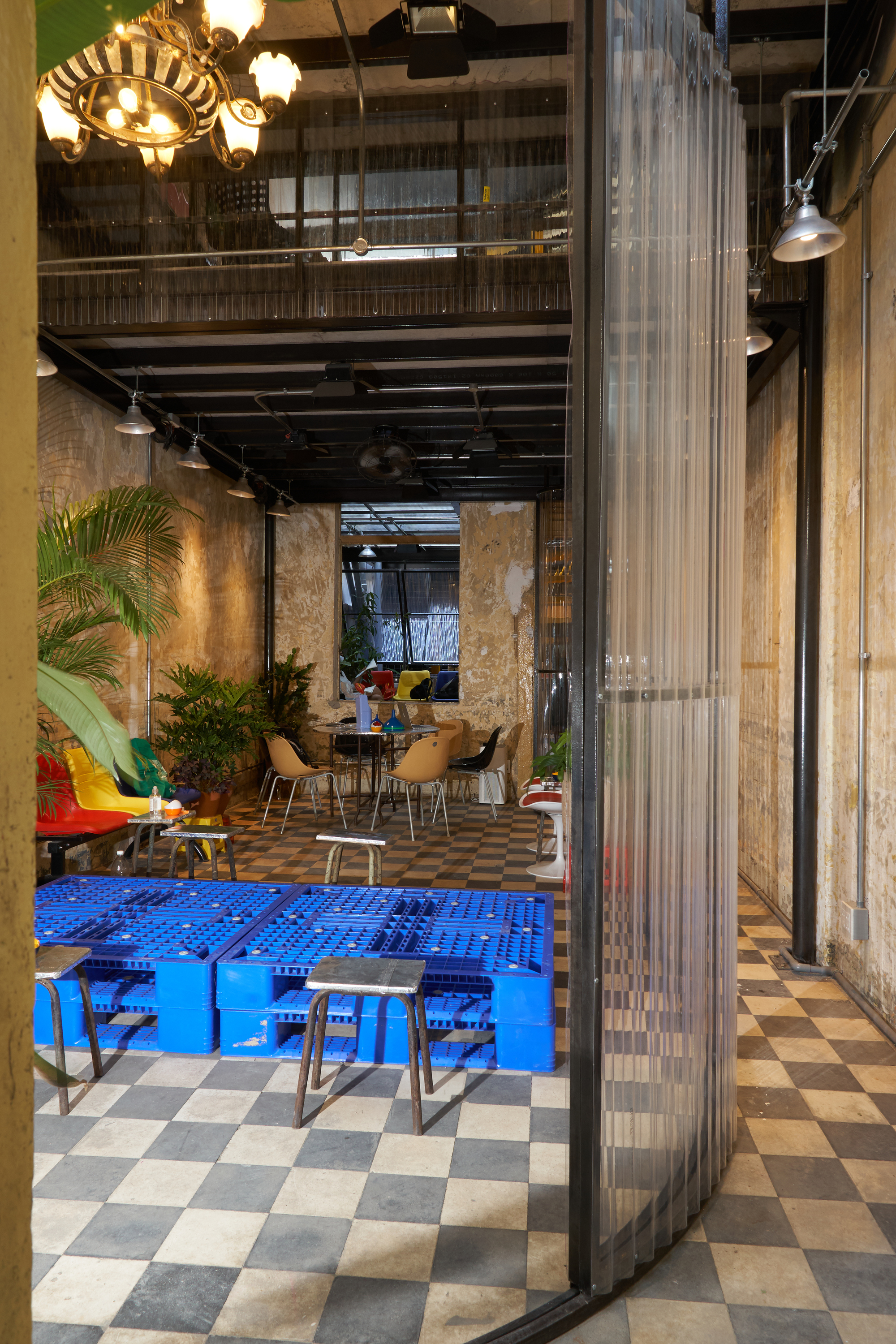 Gallery of Zorba Space / sgnhA - 2