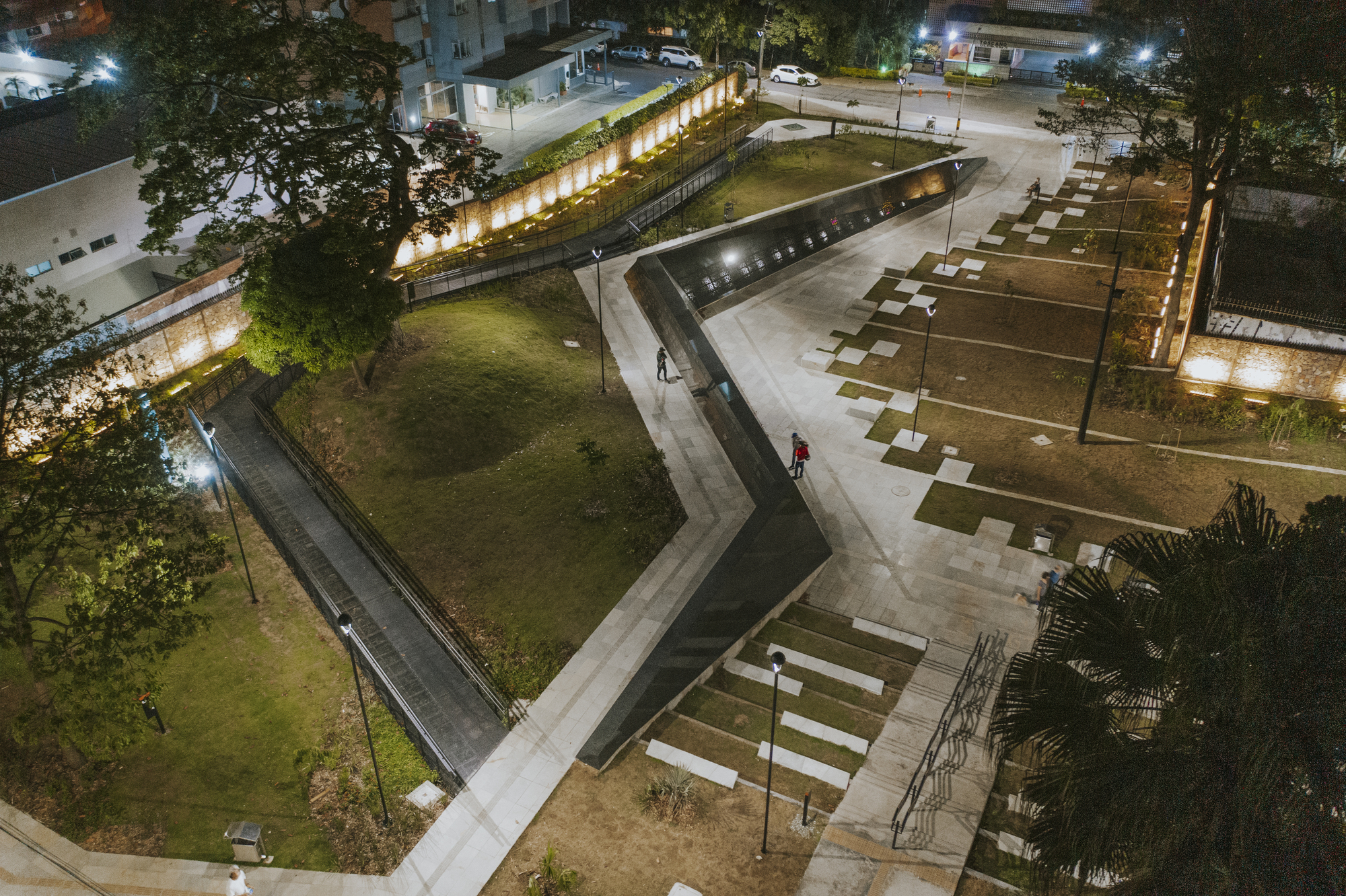 Galería de Parque conmemorativo inflexión / Pequeña Escala Arquitectura ...