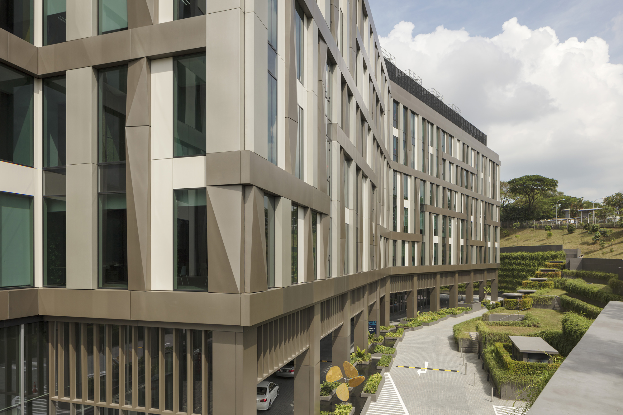 Gallery of Ascent Building / Studio Woodroffe Papa - 10