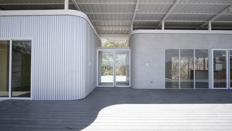 Happy House / MICHERON STUDIO | ArchDaily