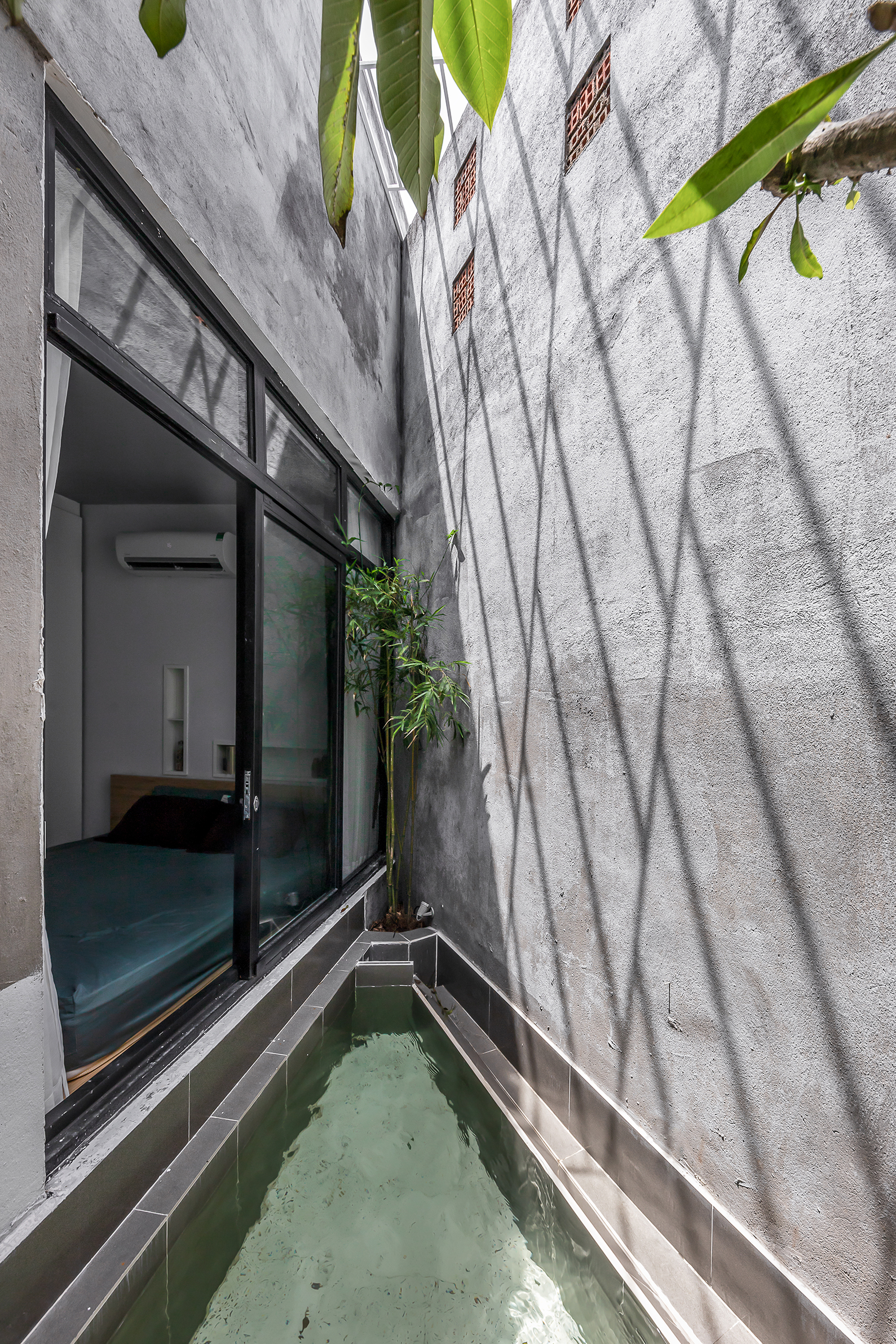Gallery of 3 Green Spaces House / A-Boom Design Office - 30