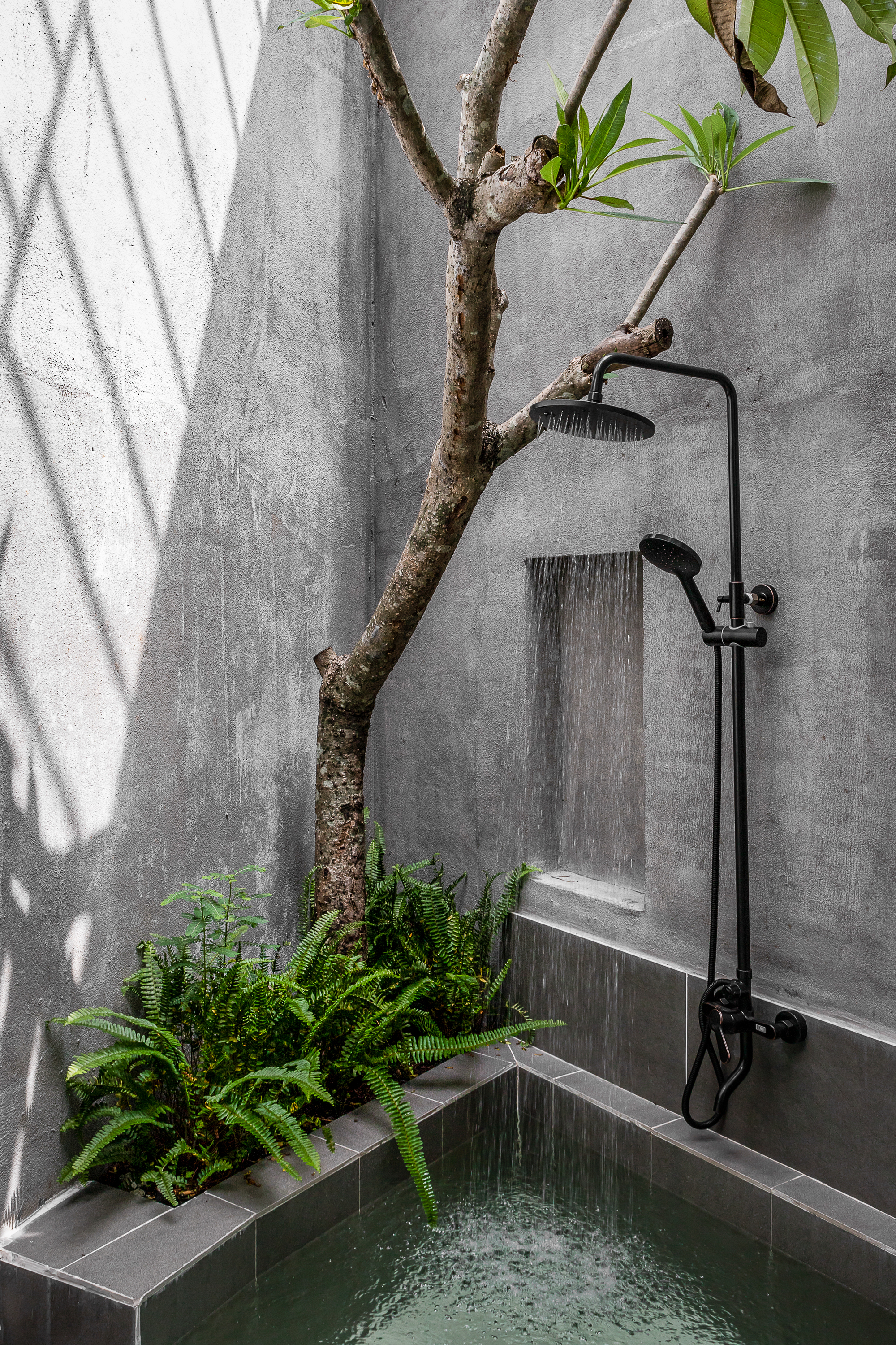 Gallery of 3 Green Spaces House / A-Boom Design Office - 34