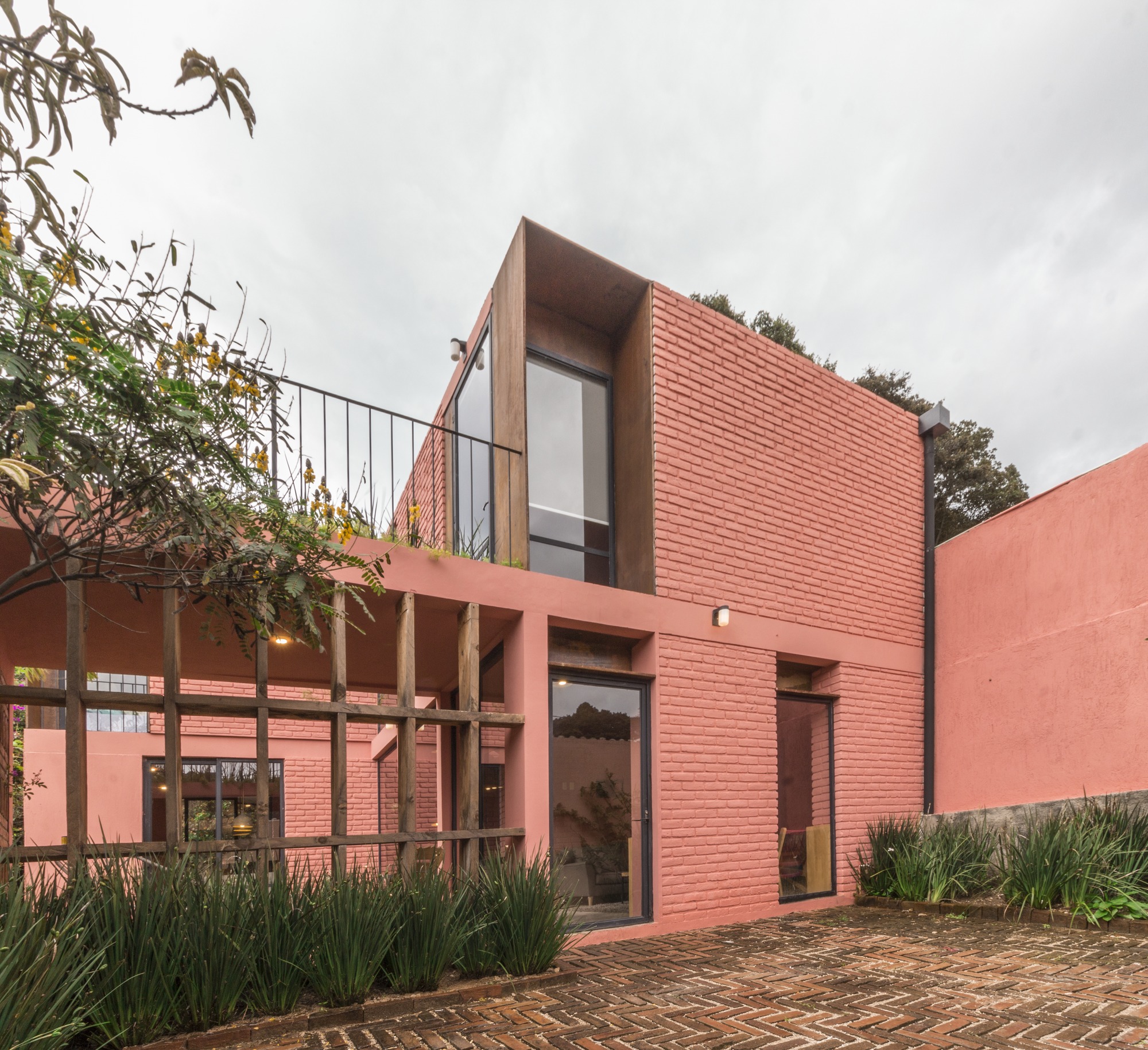 Gallery of La Fortuna House / Apaloosa Estudio de Arquitectura y Diseño ...