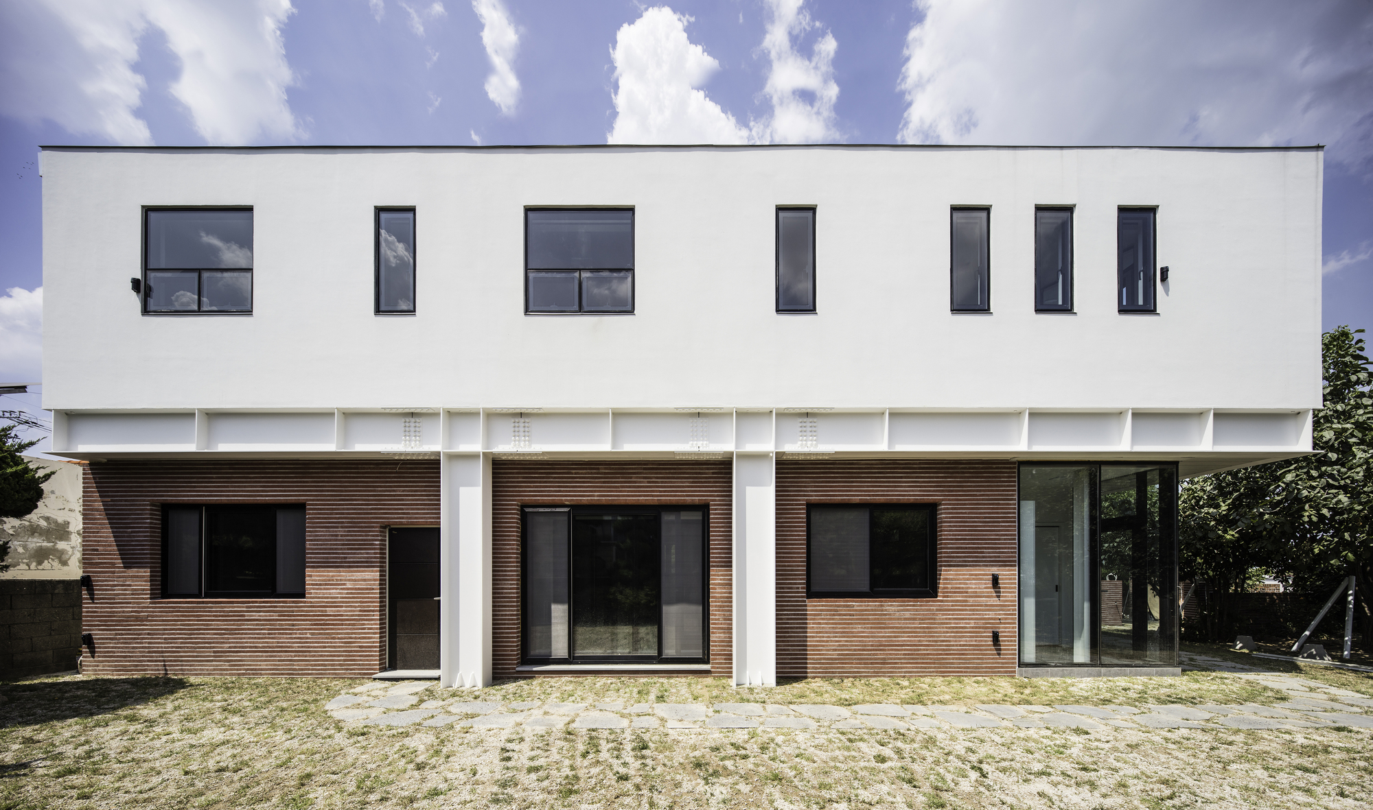 Gallery of Tuladandasana House / PRAUD - 14