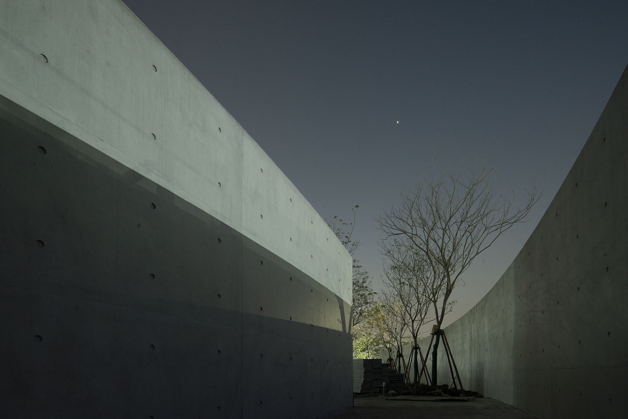 Gallery of Tadao Ando Completes the He Art Museum in China - 6