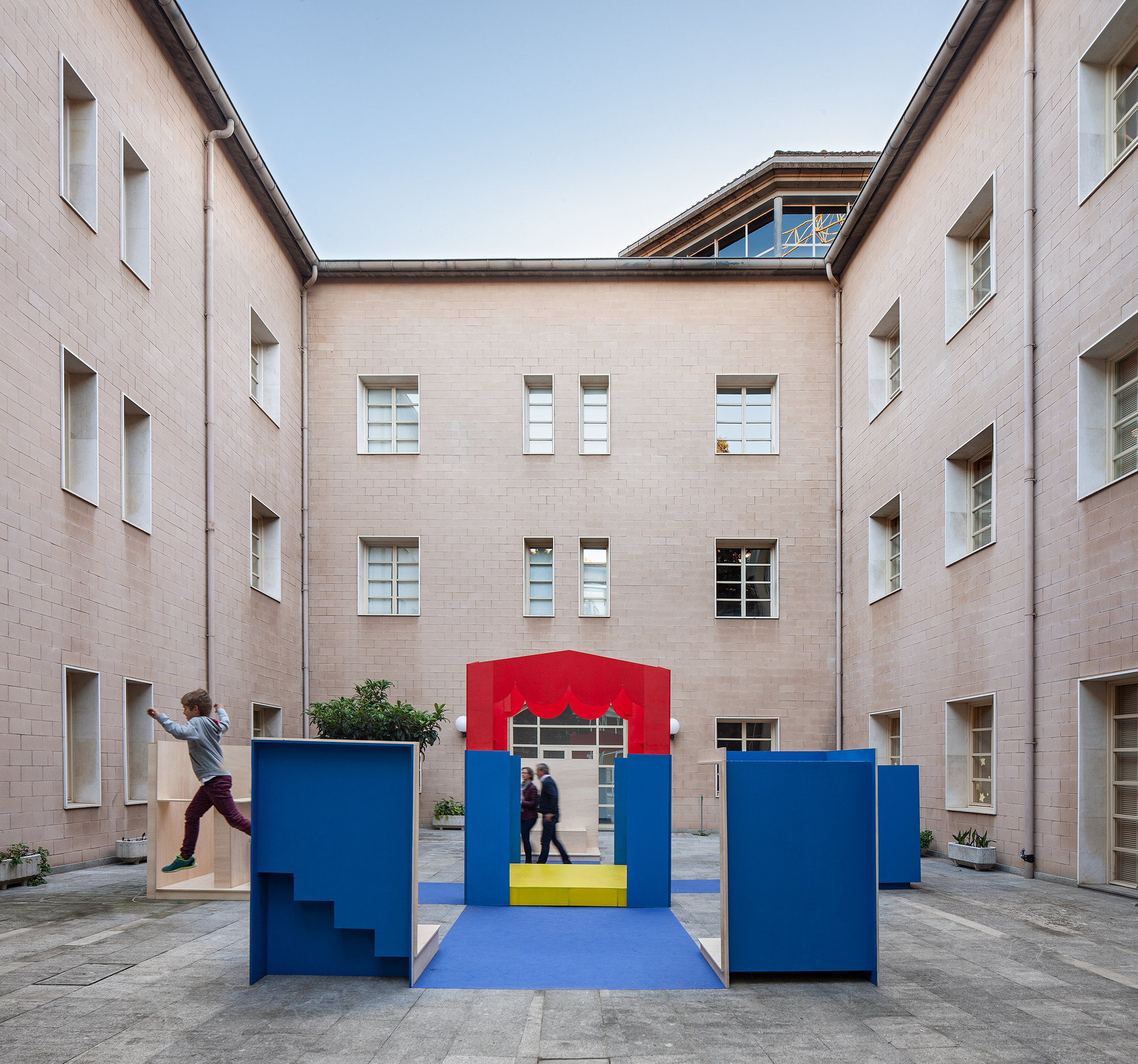 Gallery of 6 Small Scale Projects with Large Social Impact - 5