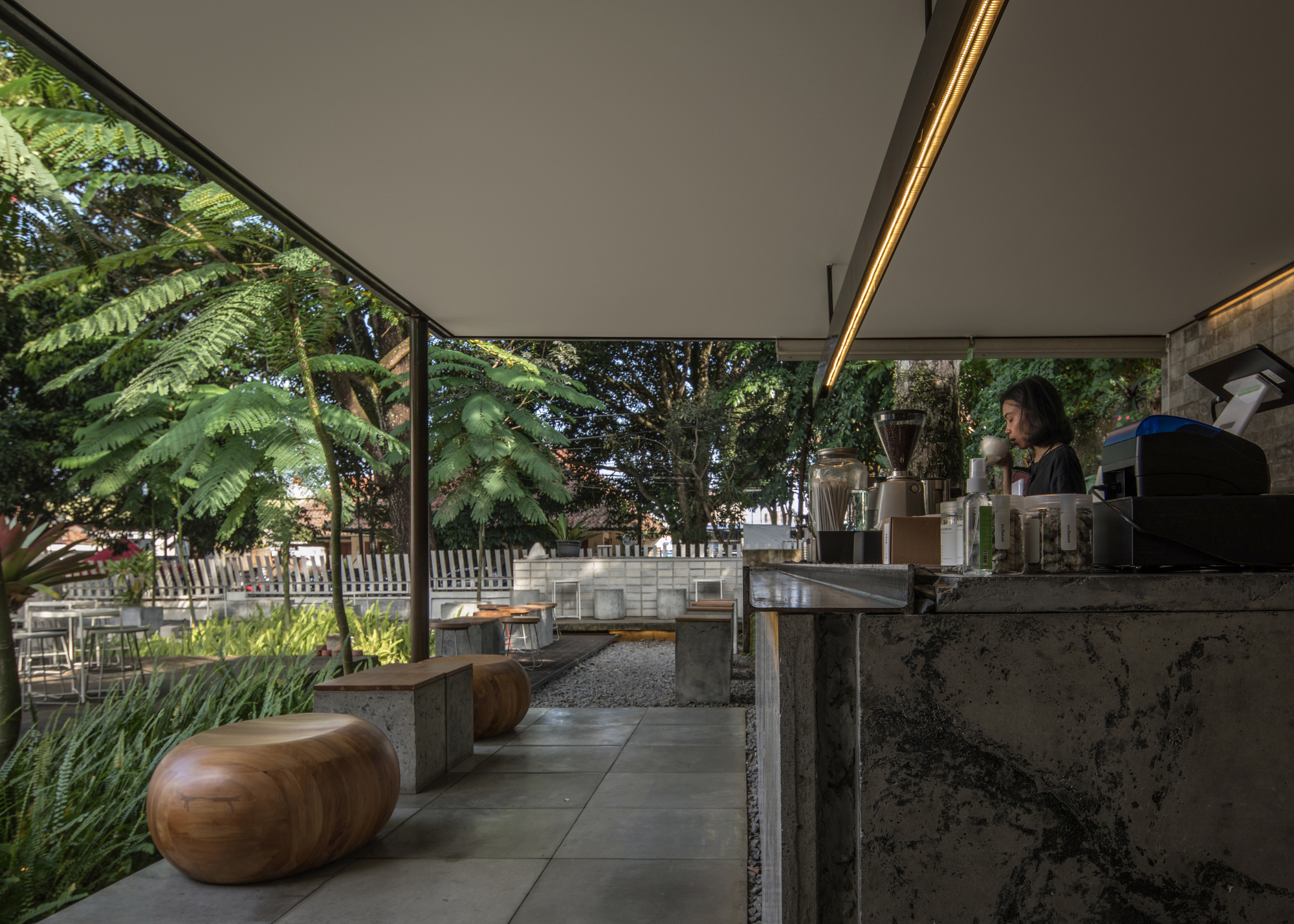 Gallery of Kilogram Coffee Shop / Pranala Associates - 7