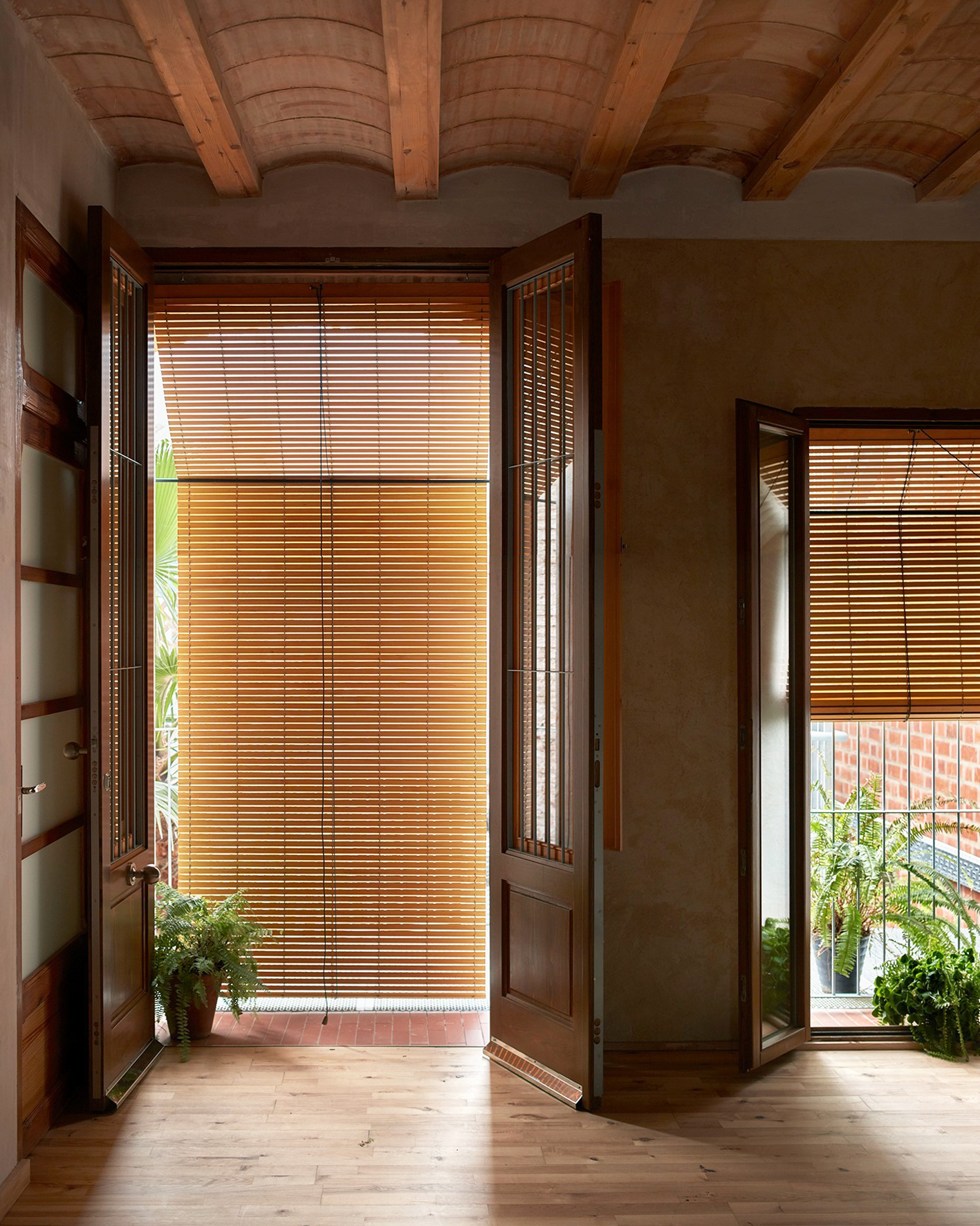 Gallery of Traditional Solutions, Modern Projects: Wooden Screens for ...