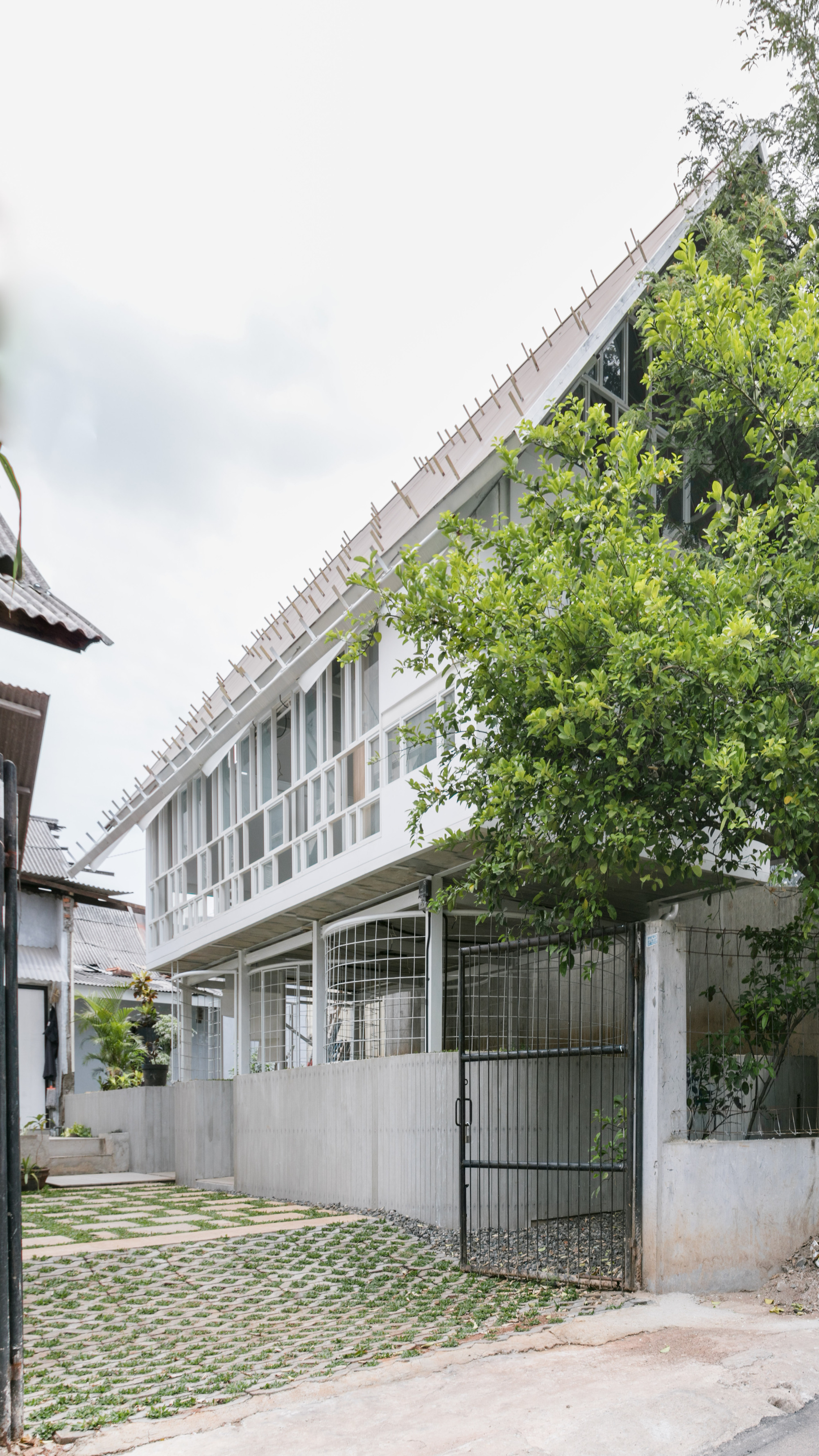 Gallery of Arsya House / Atelier Riri + Arsitek Tropis - 7