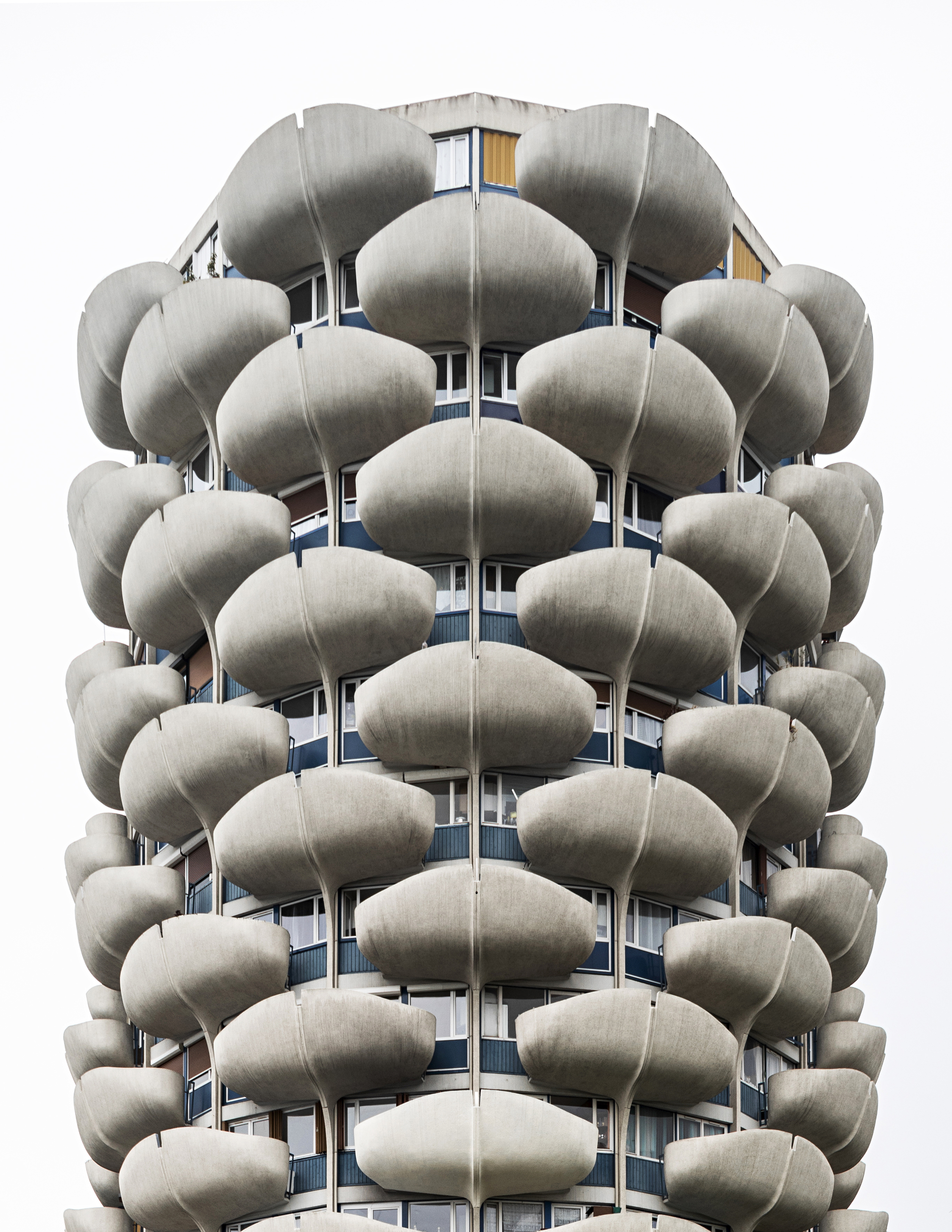 Galería de Brutalismo en viviendas colectivas de Europa, por Stefano ...