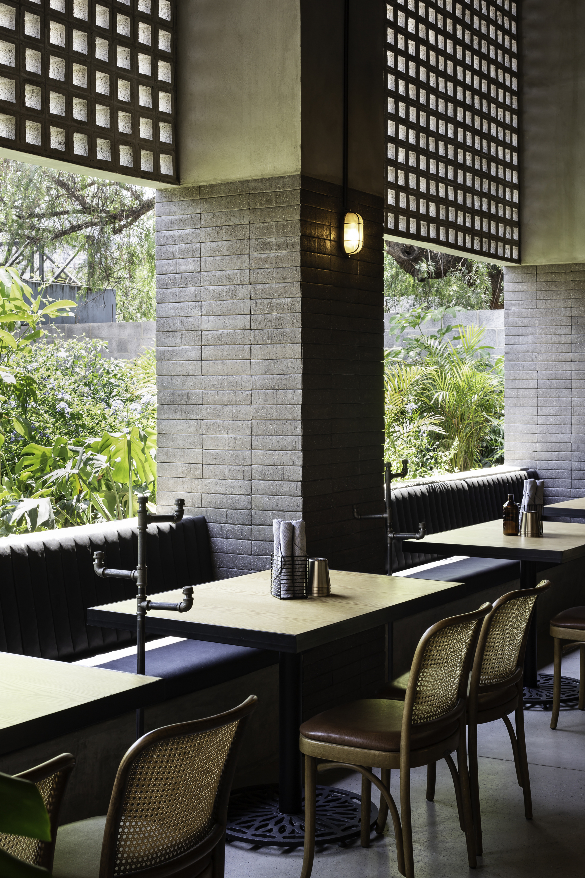 Gallery of Banal Restaurant / Reims 502 - 13